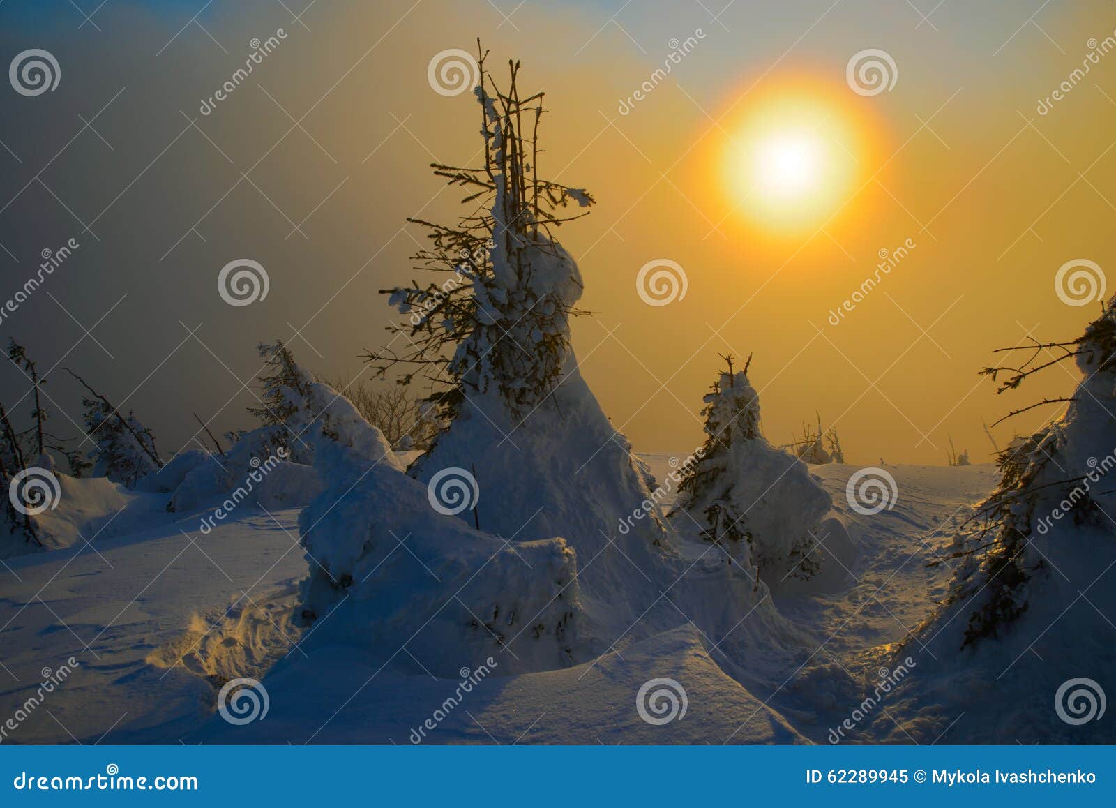 Avondzon in De Winterbergen Stock Afbeelding - Image of berg, weer ...