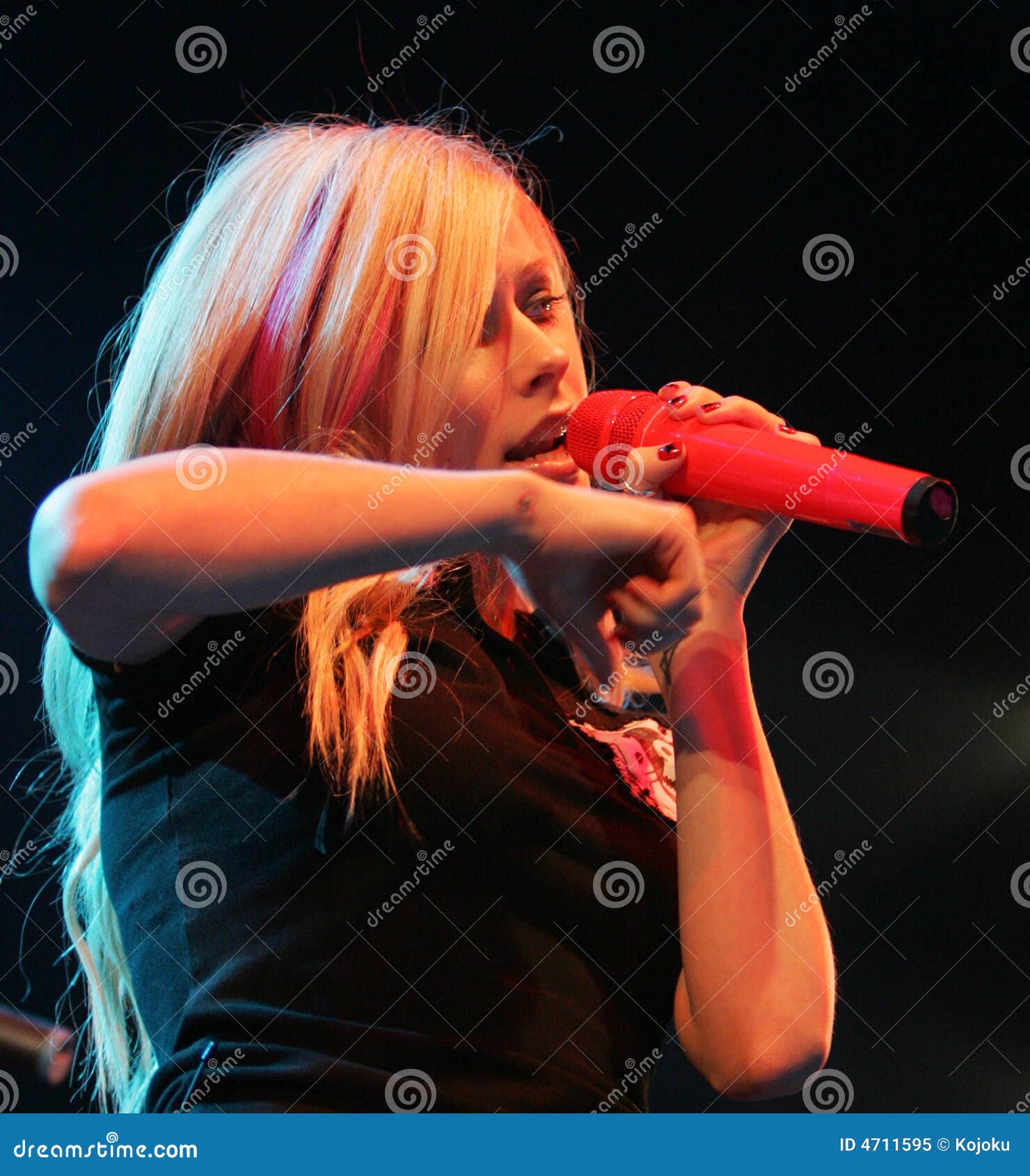 Avril Lavigne editorial image. Image of dance, light, avril - 4711595