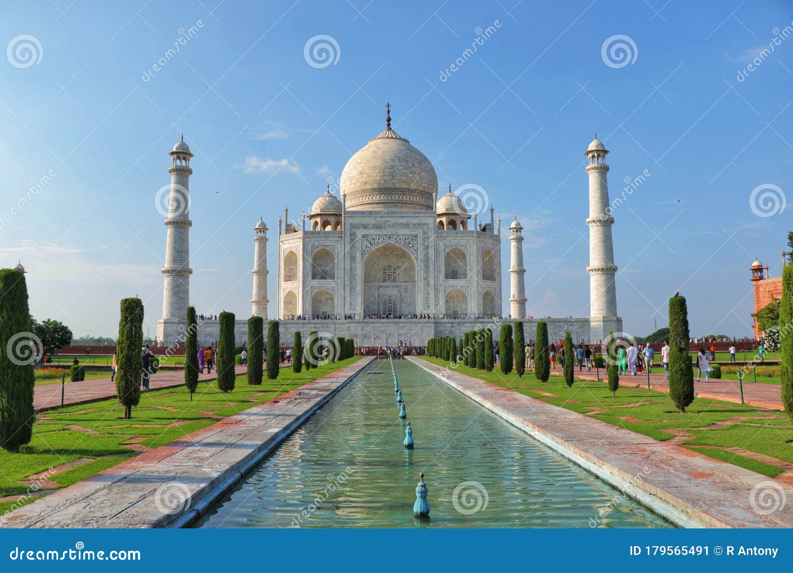 Awesome Front View of Taj Mahal, Agra, India Editorial Photo - Image of ...