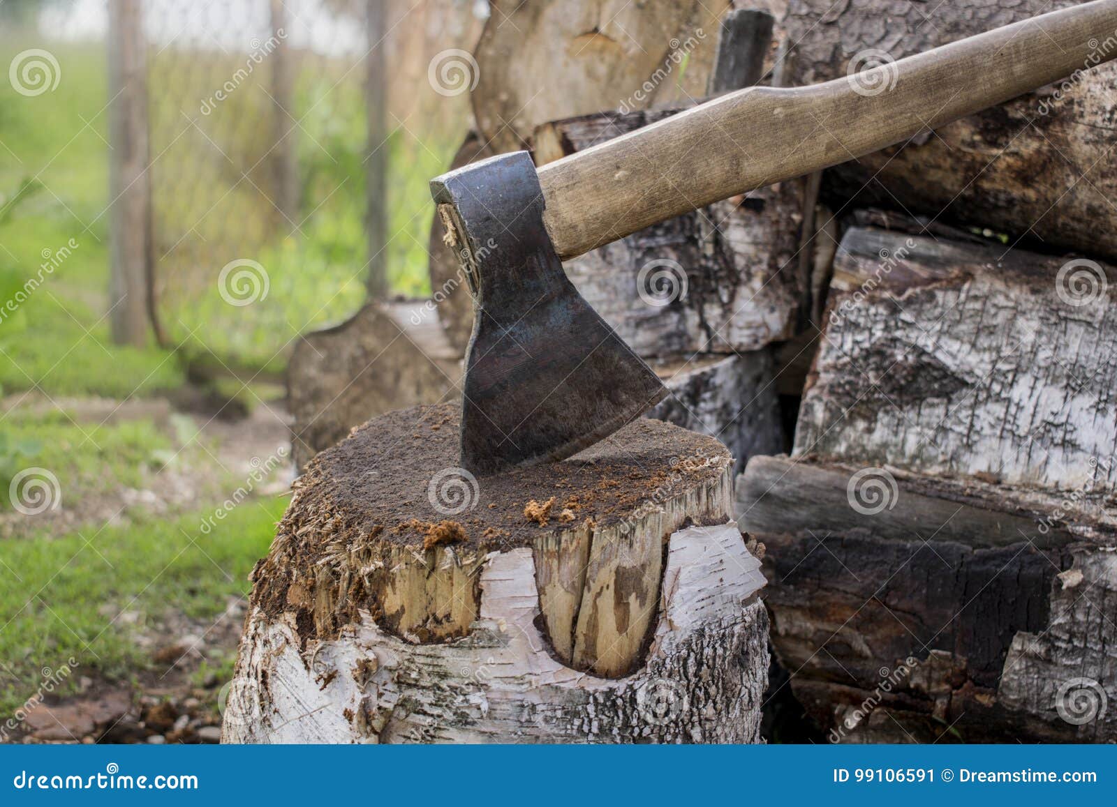 Axe Block Wood Stock Images - 1,216 Photos