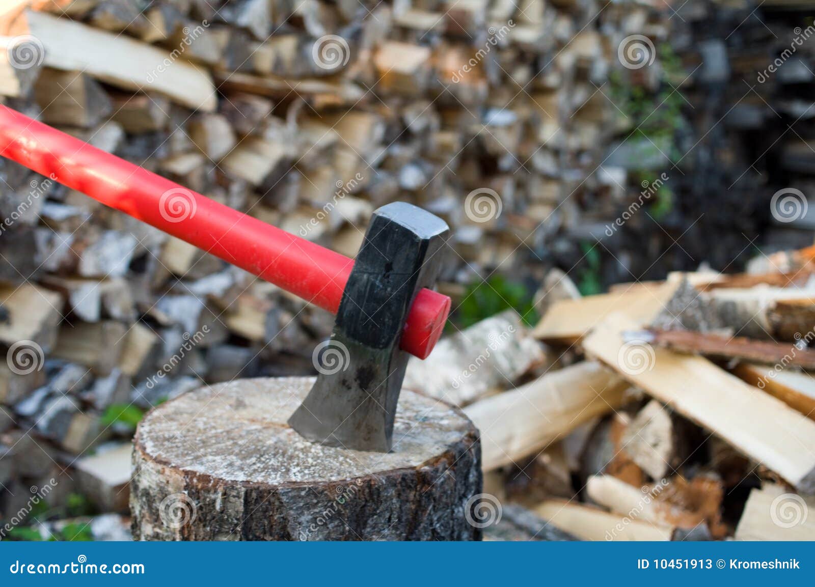 Wood Chock Across Railway Stock Photo | CartoonDealer.com #31601412