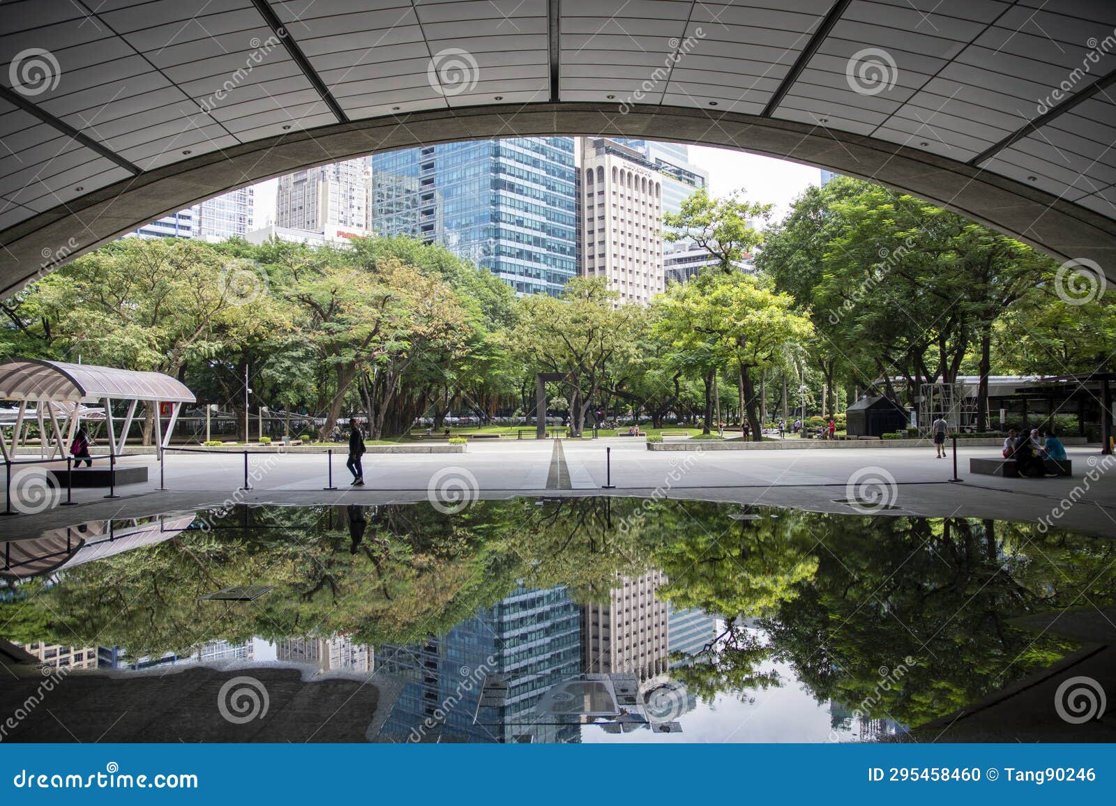 Ayala Triangle Gardens in Manila Editorial Image - Image of ayala, city ...