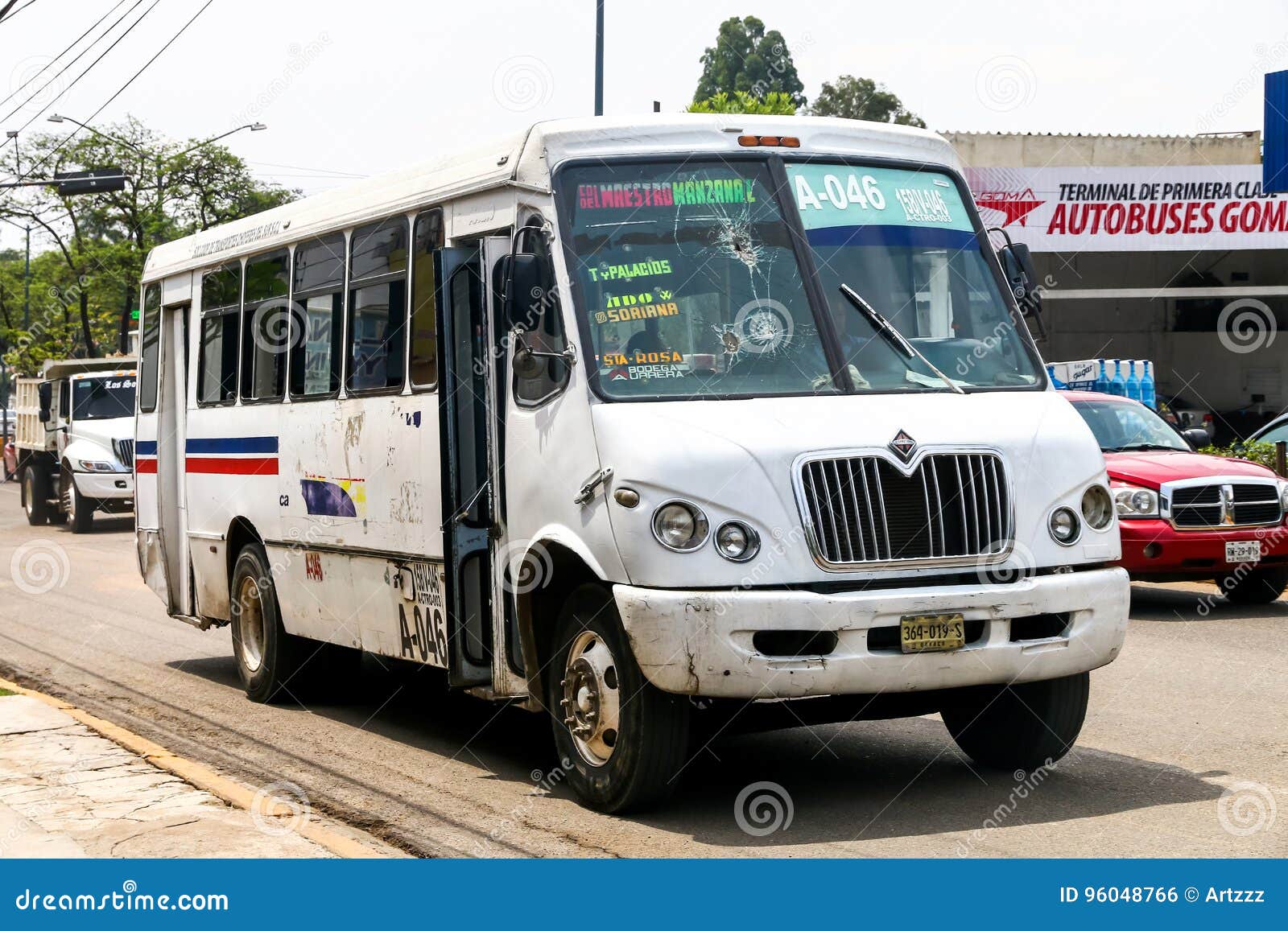 Ayco Magno foto editorial. Imagen de poco, moderno, megabus - 96048766