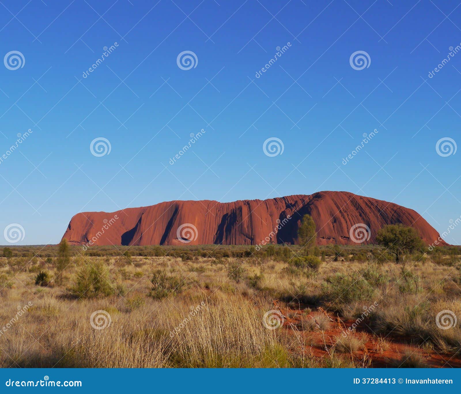 Ayers rock or Uluru editorial stock photo. Image of colours - 37284413