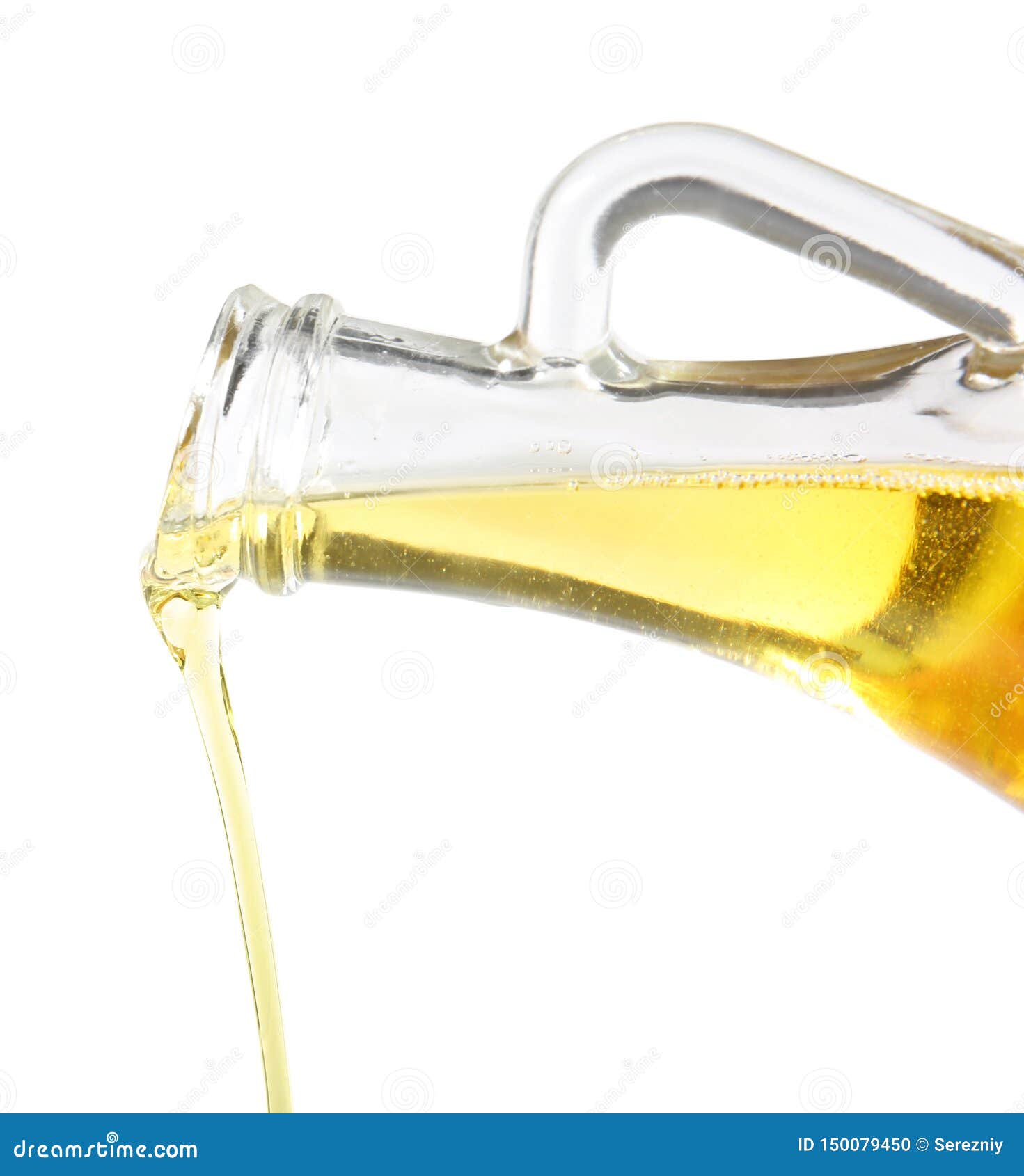 Azeite De Derramamento Do Jarro De Vidro No Fundo Branco Foto de Stock ...