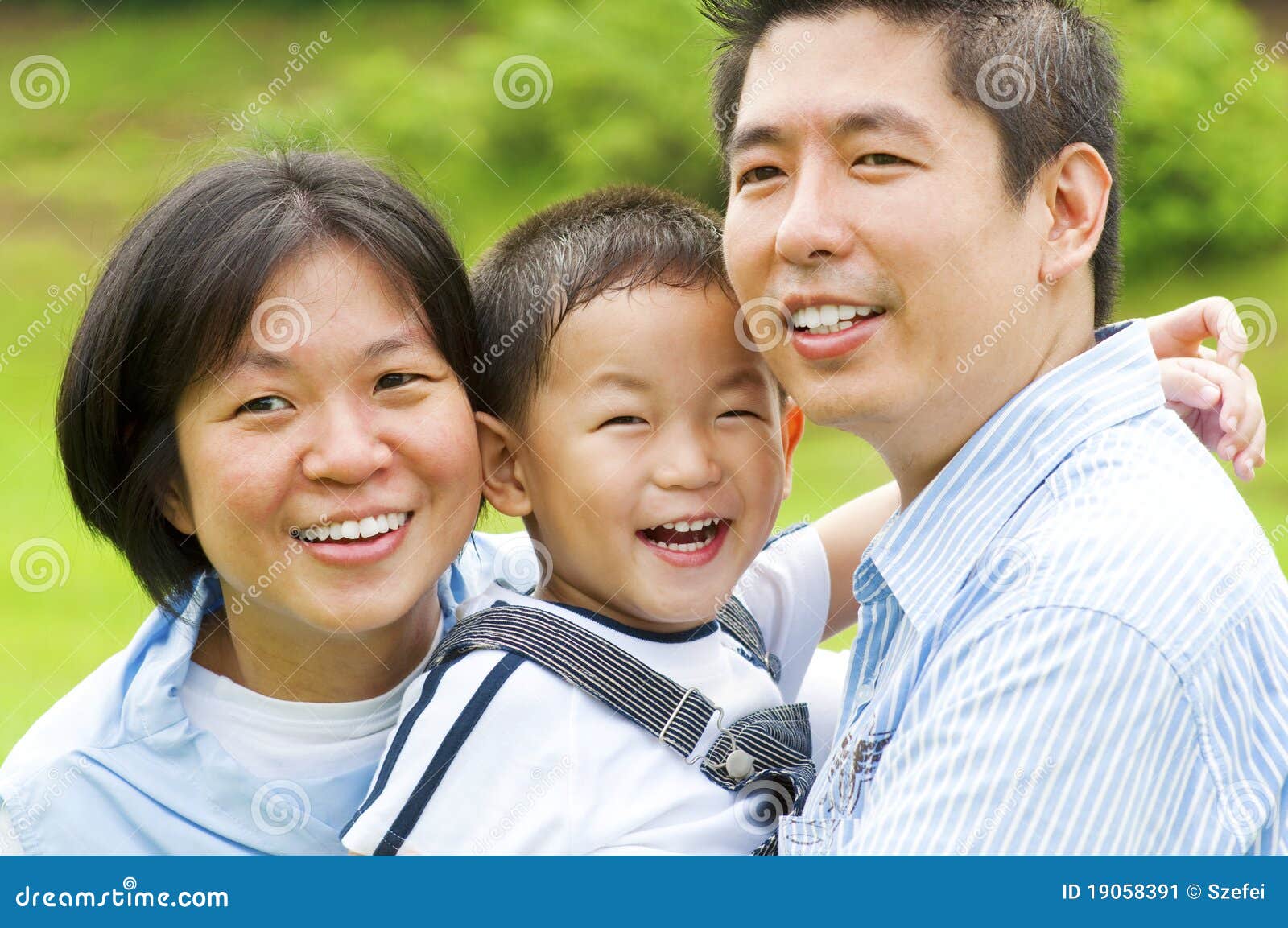 Aziaat famlily stock afbeelding. Image of leven, haar - 19058391