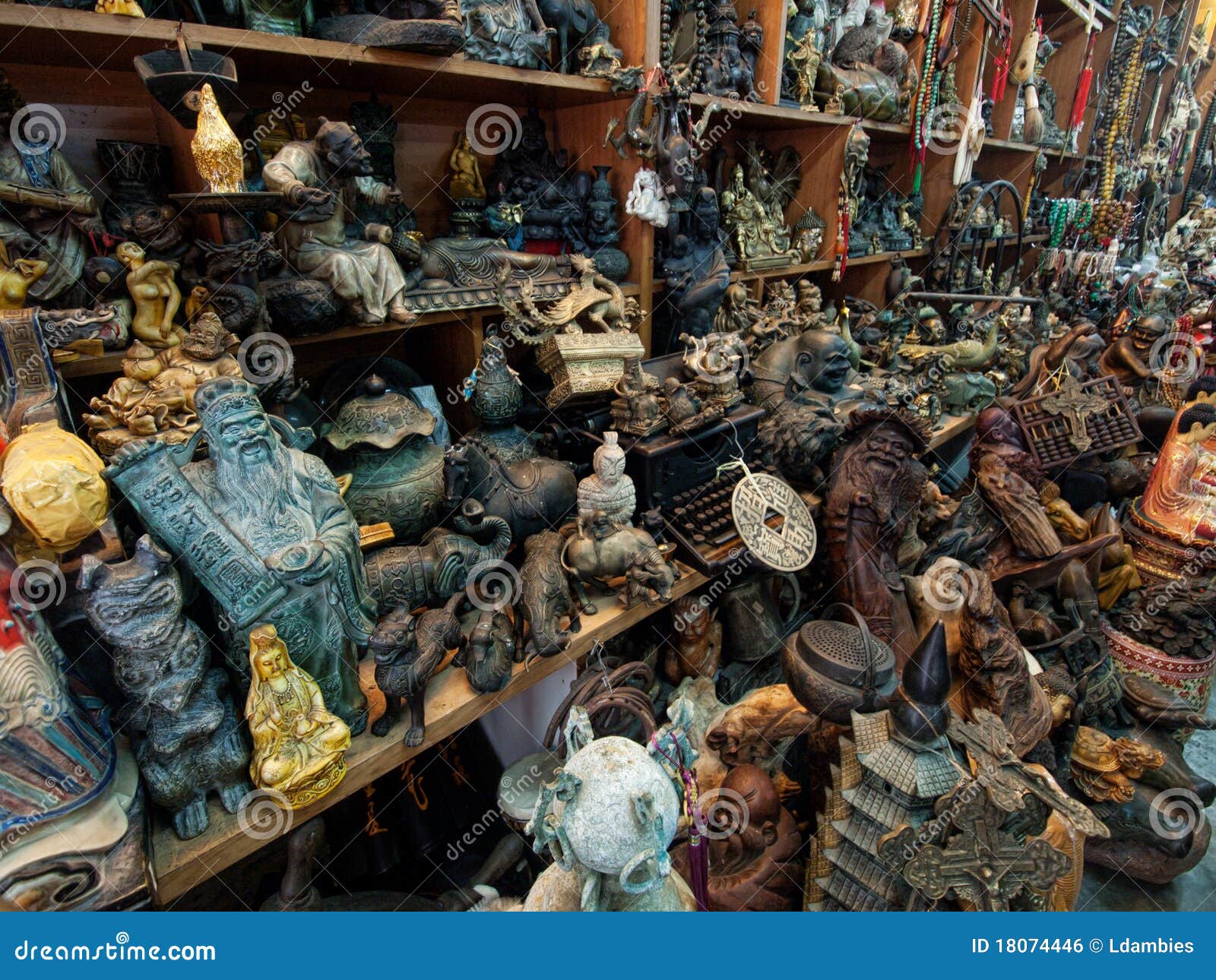 Aziatische antieke winkel stock foto. Image of maleisië - 18074446