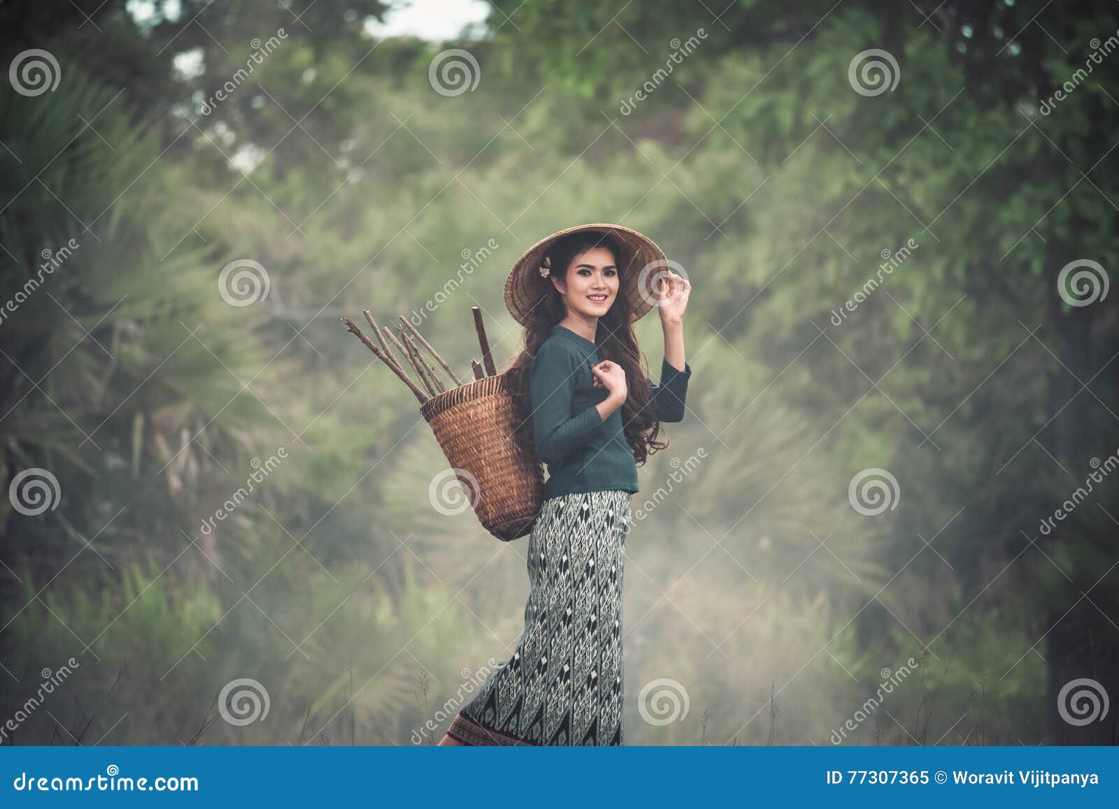 Aziatische Vrouwen Traditionele Kleding Stock Afbeelding - Image of ...