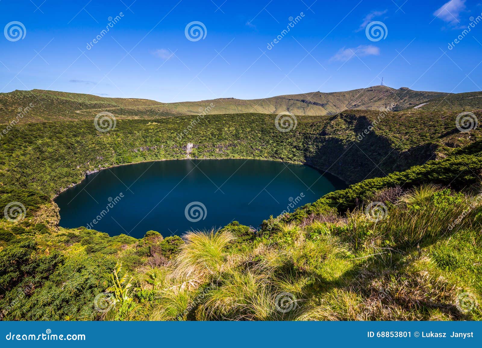 Azoren-Landschaft Mit Seen in Flores-Insel Caldeira Comprida Stockbild ...