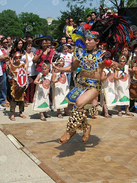 Aztec Dancer editorial image. Image of battle, culture - 5077320