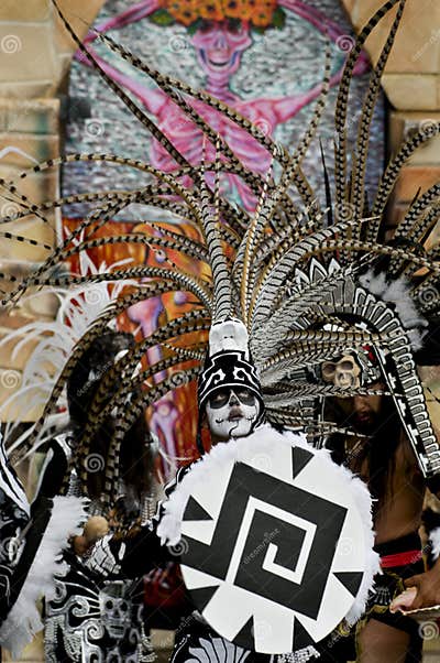 Aztec dancer editorial photography. Image of heritage - 7026402