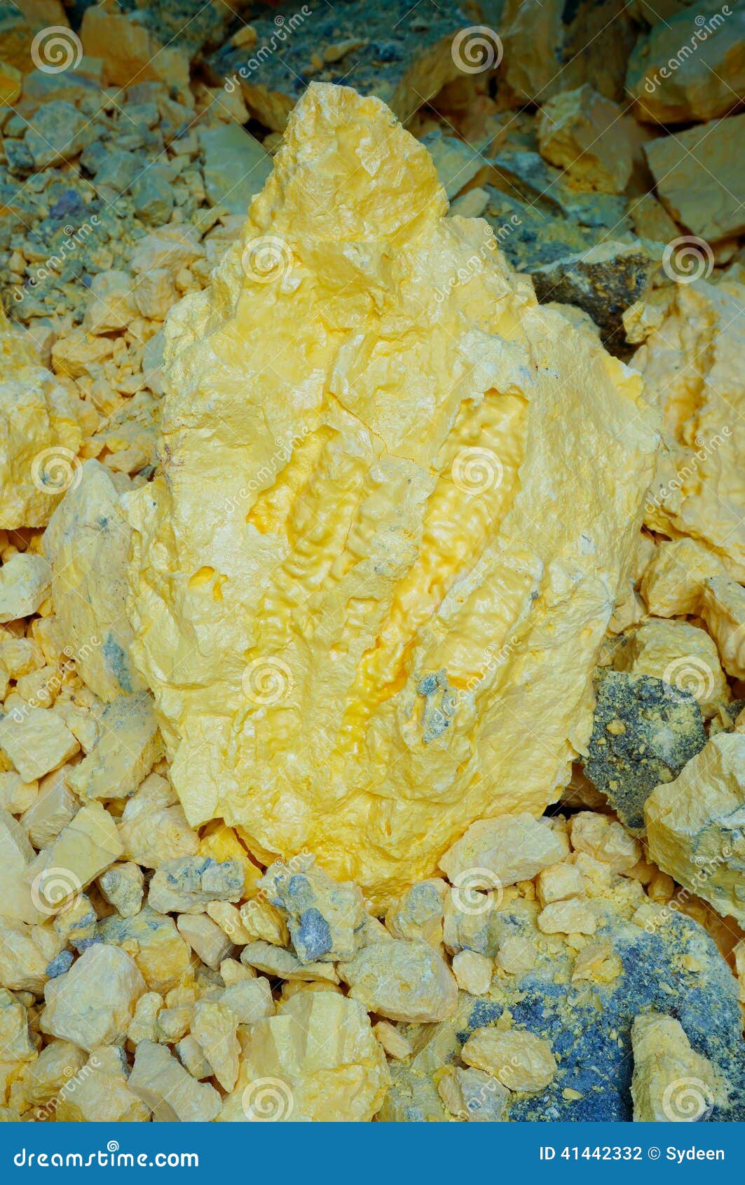 Azufre crudo foto de archivo. Imagen de travieso, cristal - 41442332