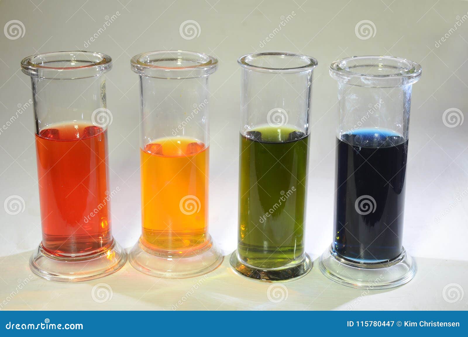 Azul de bromotimol imagen de archivo. Imagen de cubo - 115780447