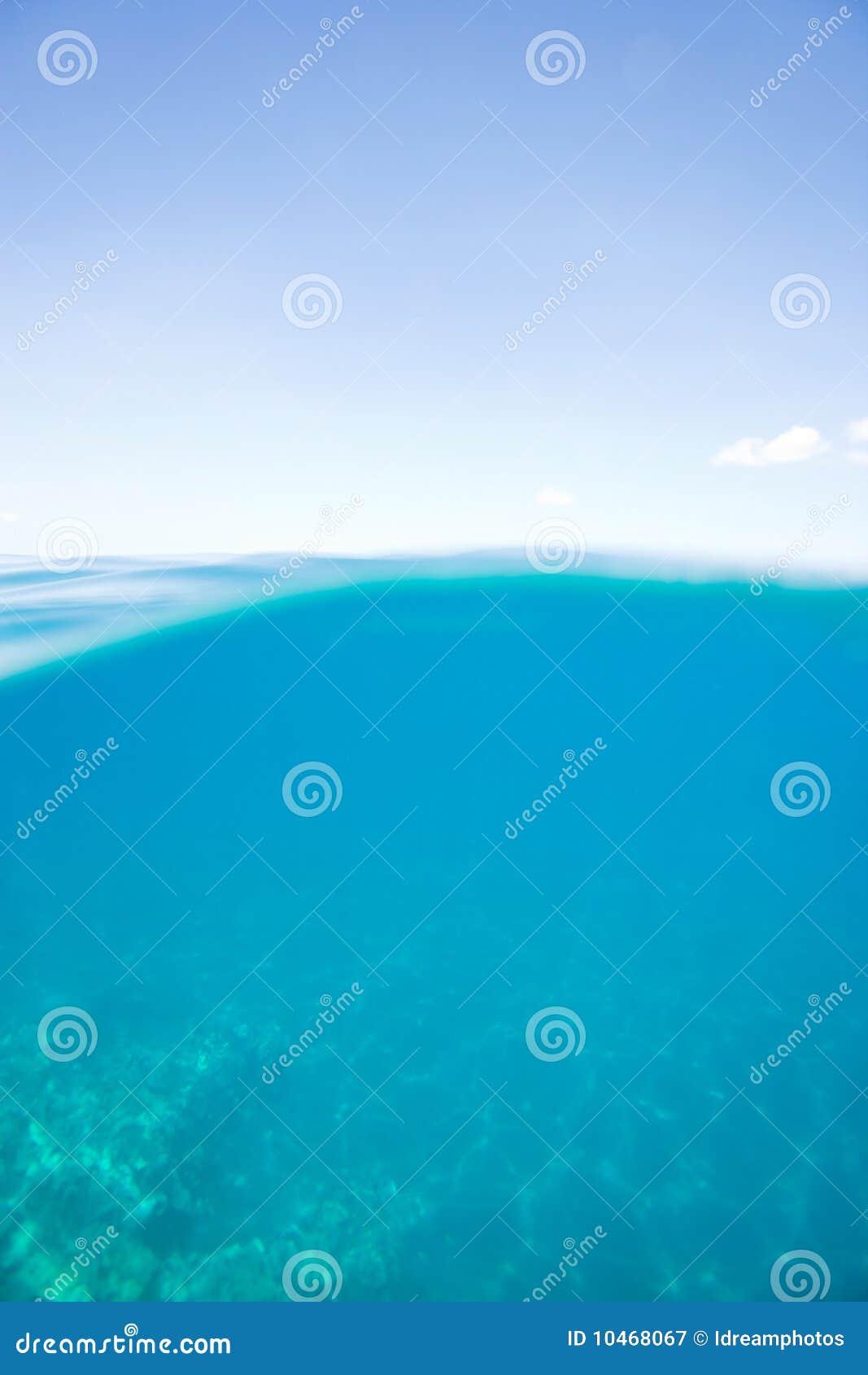 Azul de oceano puro imagem de stock. Imagem de sereno - 10468067