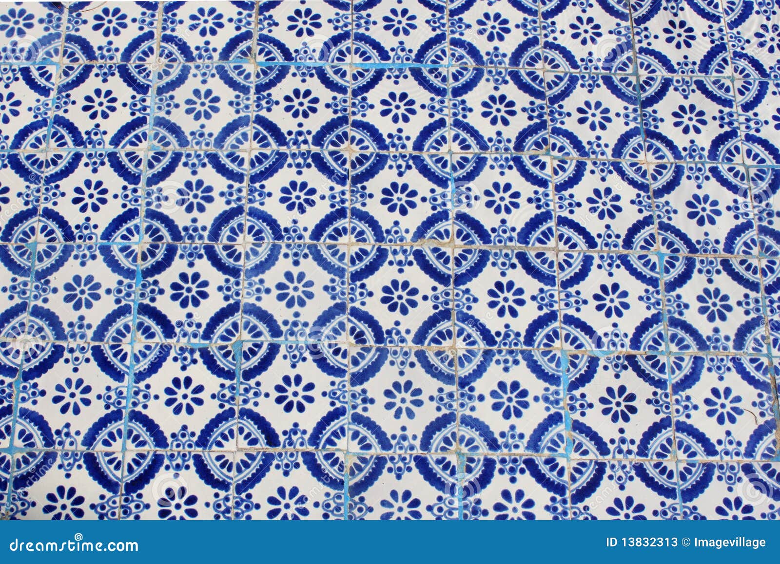 Azulejo azul imagen de archivo. Imagen de artes, texto - 13832313