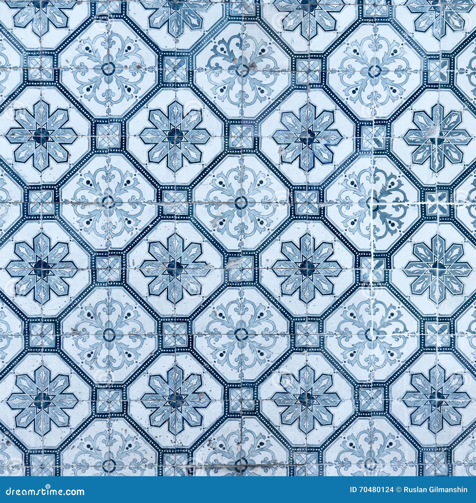 Azulejos Azules En El Exterior Del Edificio Foto de archivo - Imagen de ...