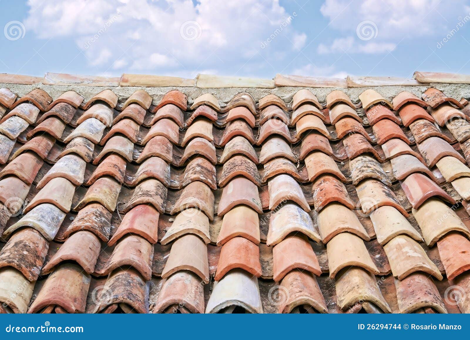 Azulejos de azotea viejos foto de archivo. Imagen de tradicional - 26294744