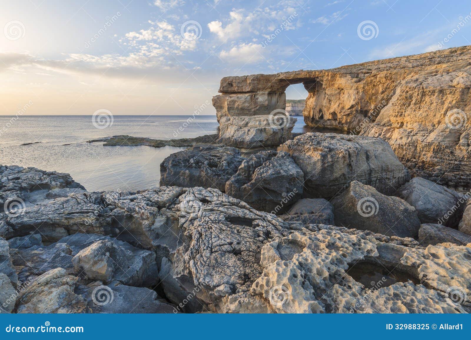 Azure Window Malta imagen de archivo. Imagen de horizontal - 32988325
