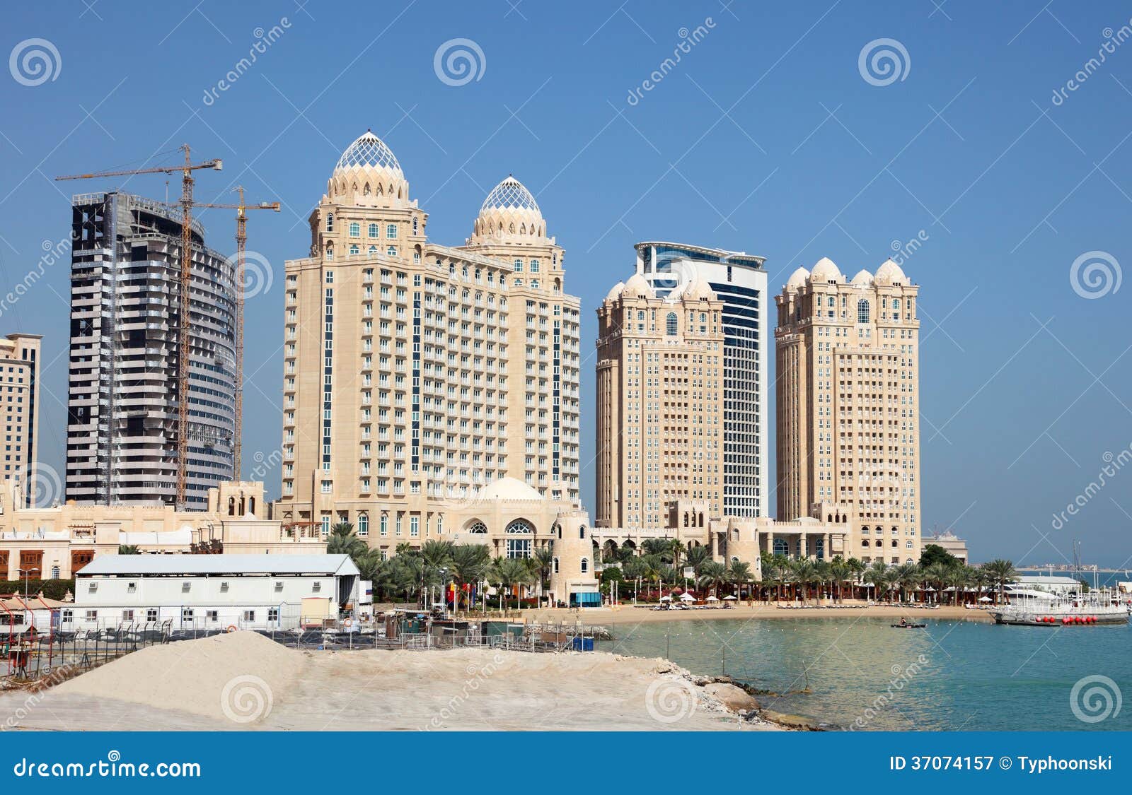 Bâtiments De Bord De Mer Dans Doha Image stock - Image of qatar ...