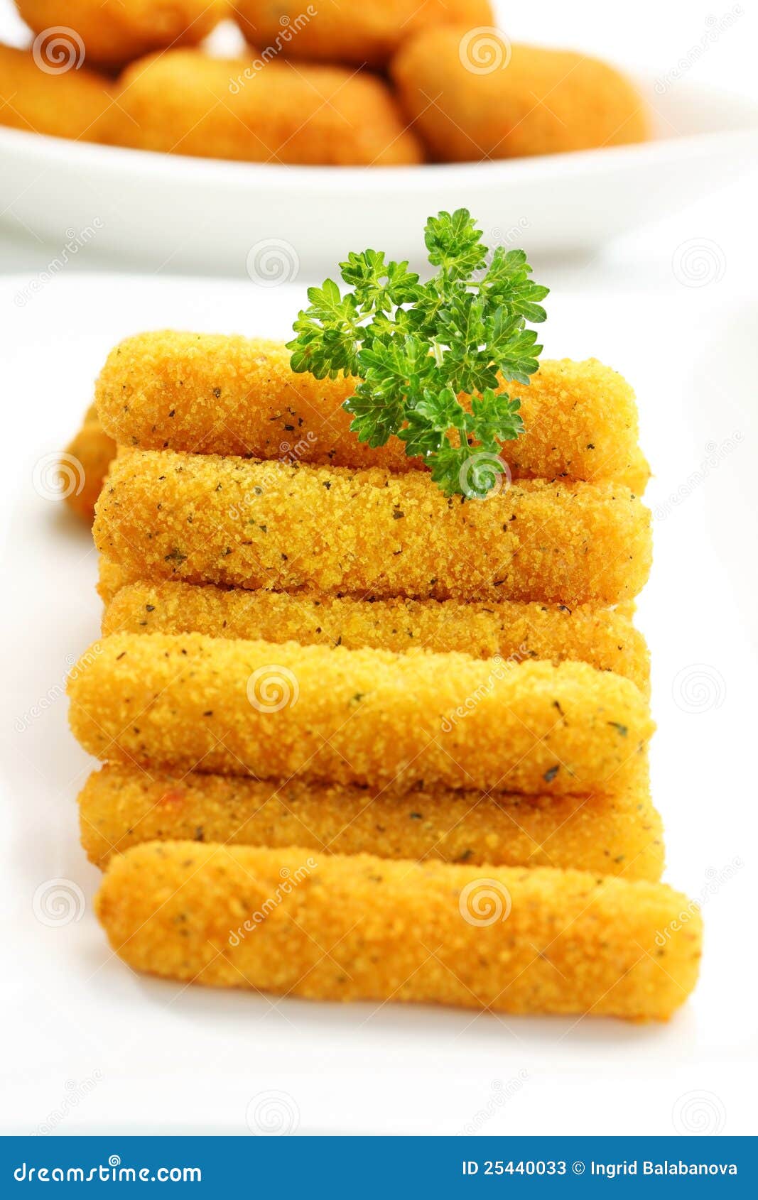 Bâtons frits de fromage image stock. Image du garni, délicieux - 25440033