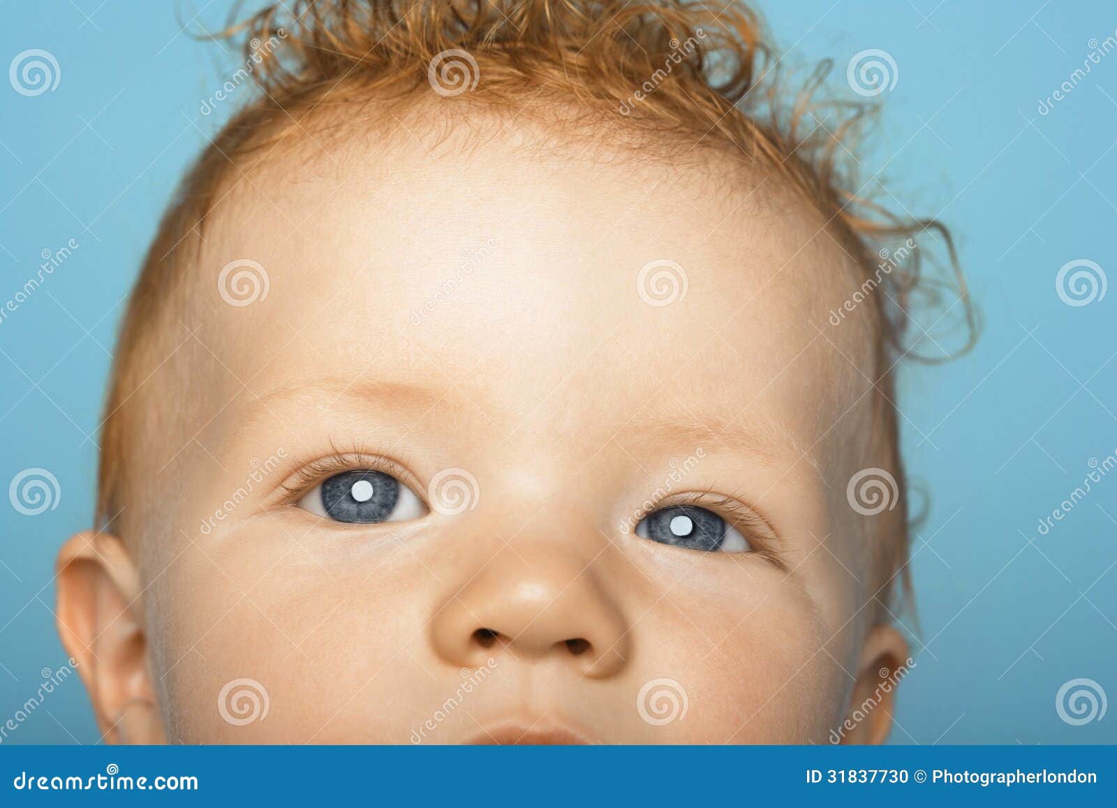 Bébé garçon mignon roux photo stock. Image du caucasien - 31837730