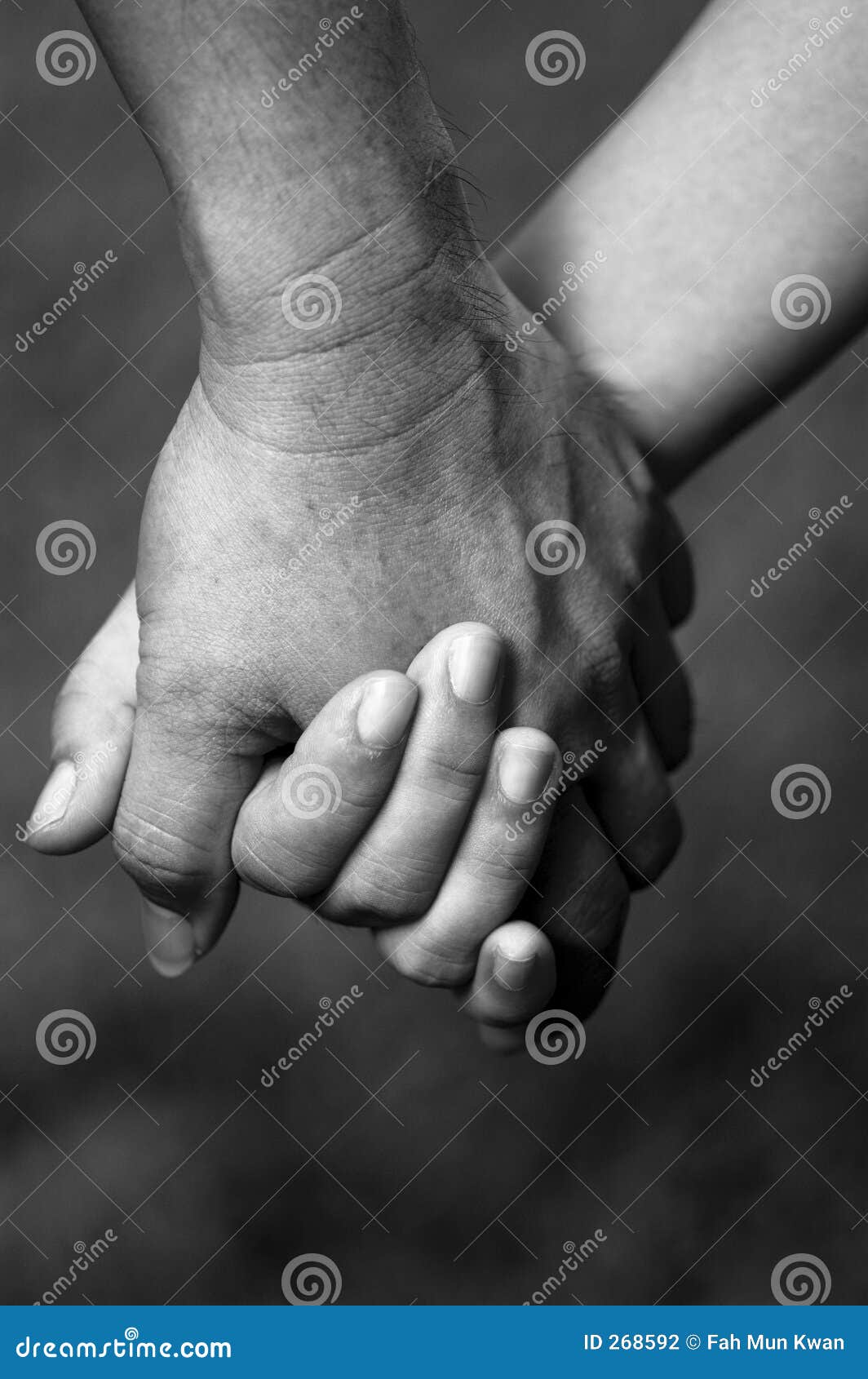 B&W von Hand in Hand stockfoto. Bild von betrieb, knoten - 268592