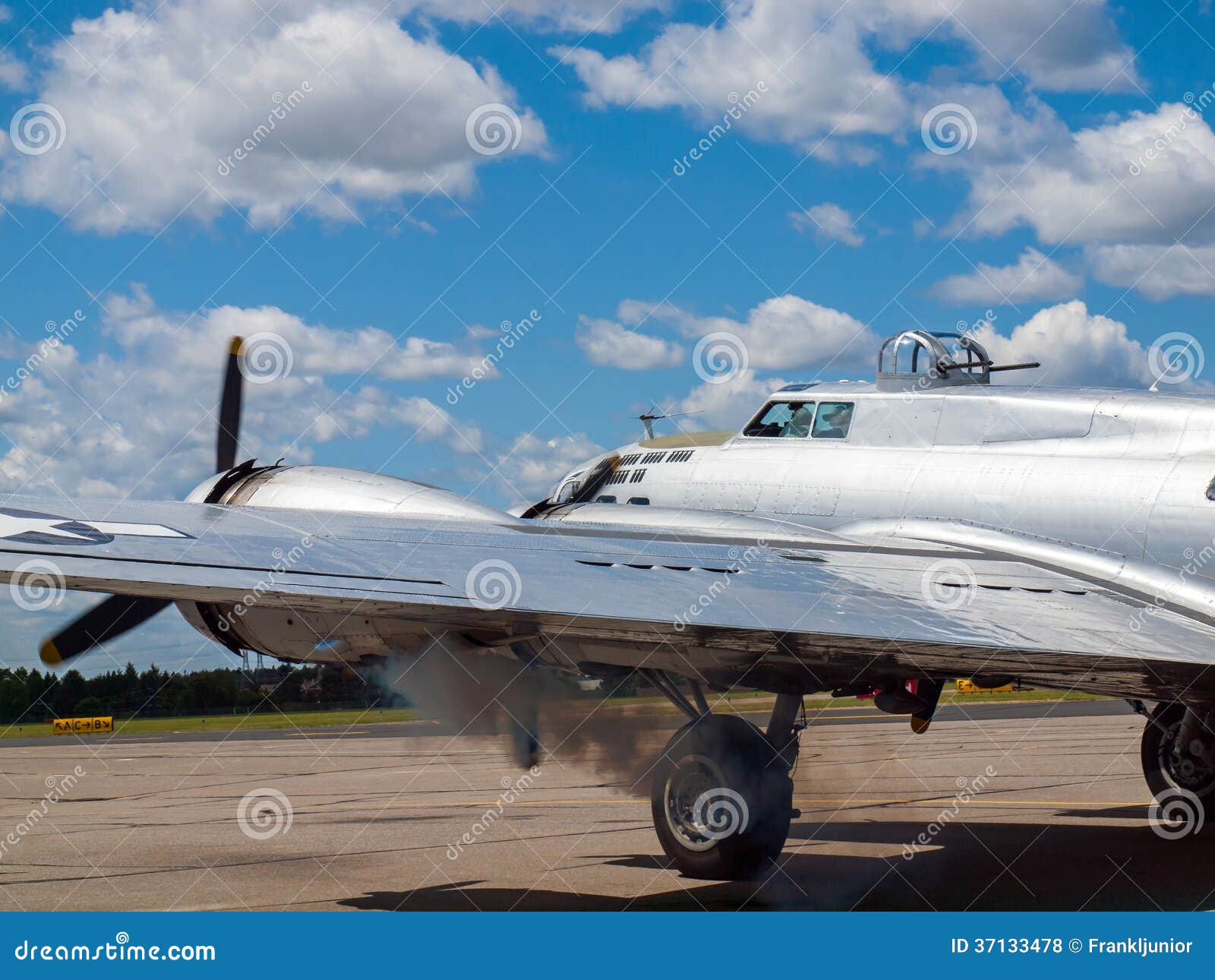 B17 Bomber s Propellers stock photo. Image of retro, restored - 37133478