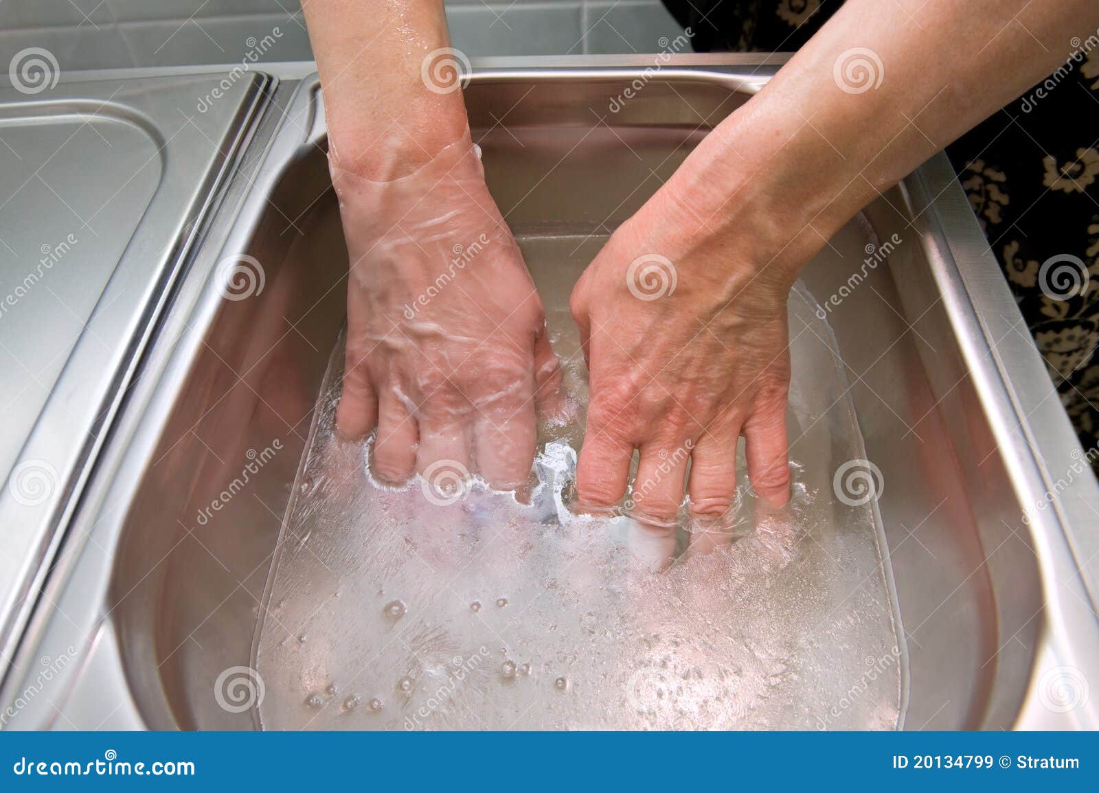 Baño de la parafina imagen de archivo. Imagen de fisioterapia - 20134799