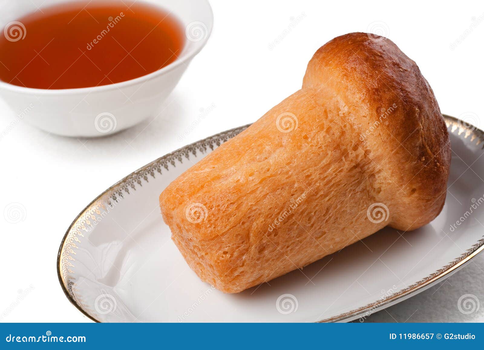 Babà imagen de archivo. Imagen de harina, esponja, blanco - 11986657