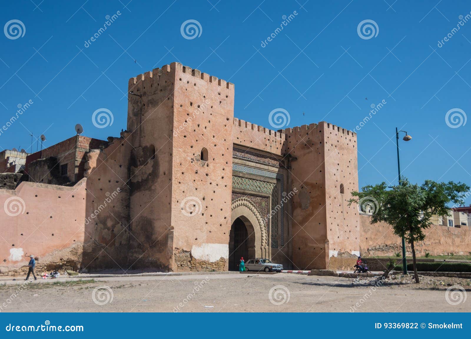 Bab El-Khemis Gate En Meknes Foto de archivo - Imagen de entrada ...