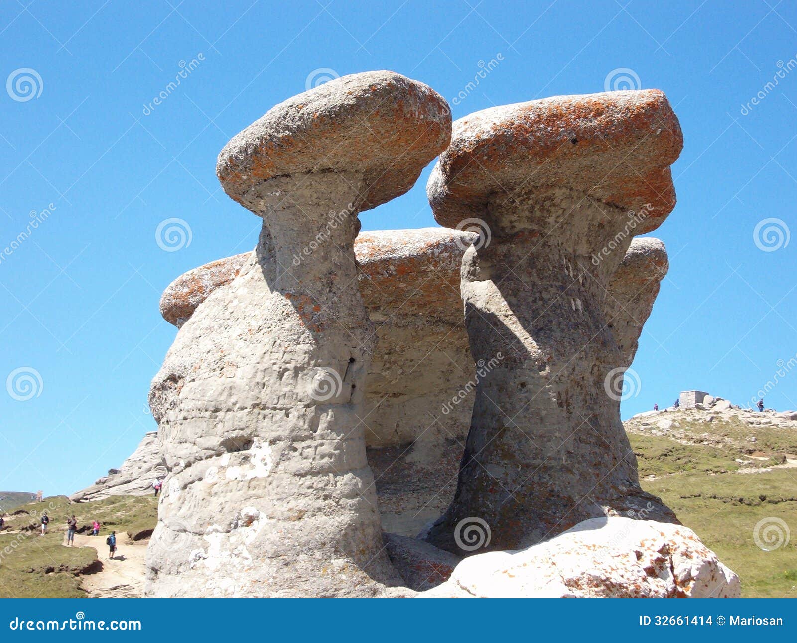 Babele foto de archivo. Imagen de seta, travieso, rocas - 32661414