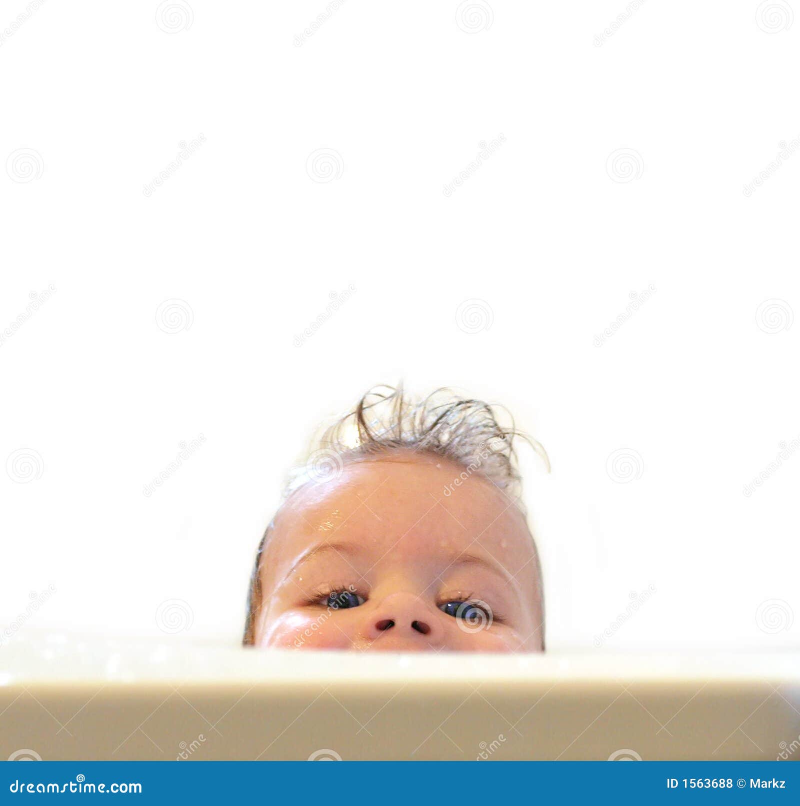 Baby in bad stock foto. Image of grappig, uitziend, hyperactief - 1563688