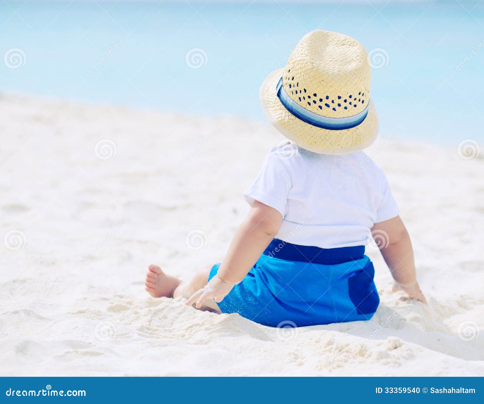 Baby on the beach stock photo. Image of people, happiness - 33359540