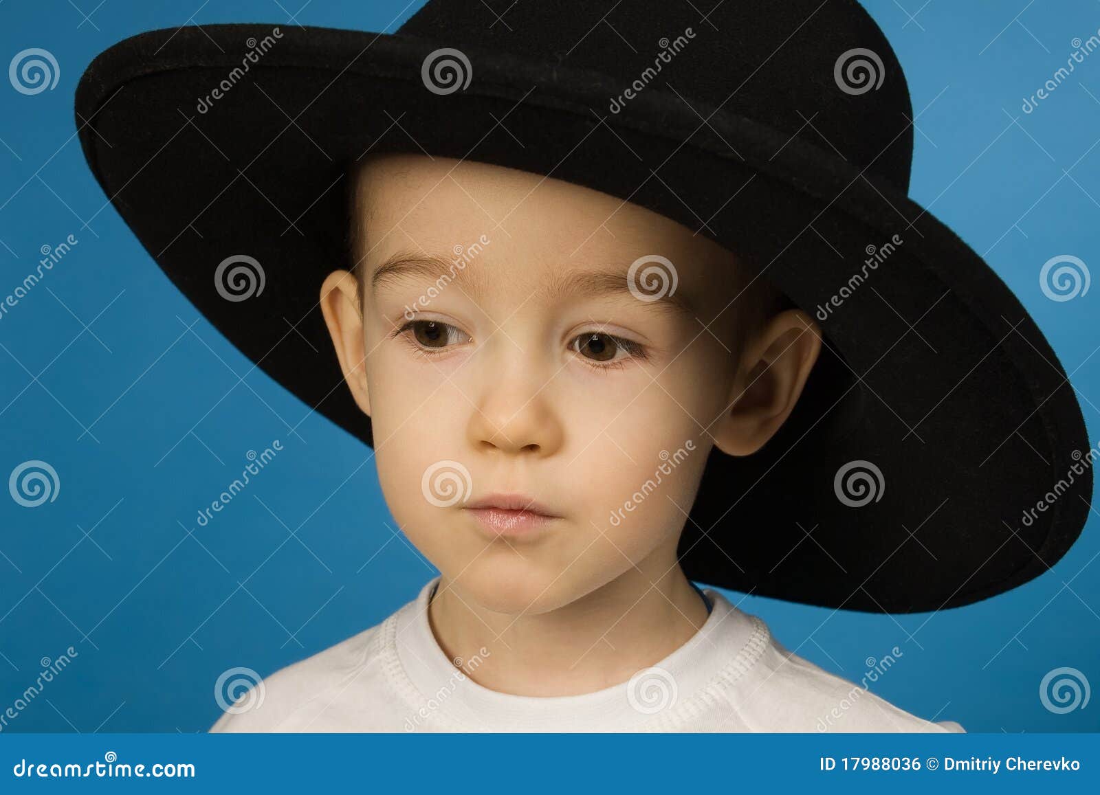 Baby in a big black hat stock photo. Image of infant - 17988036