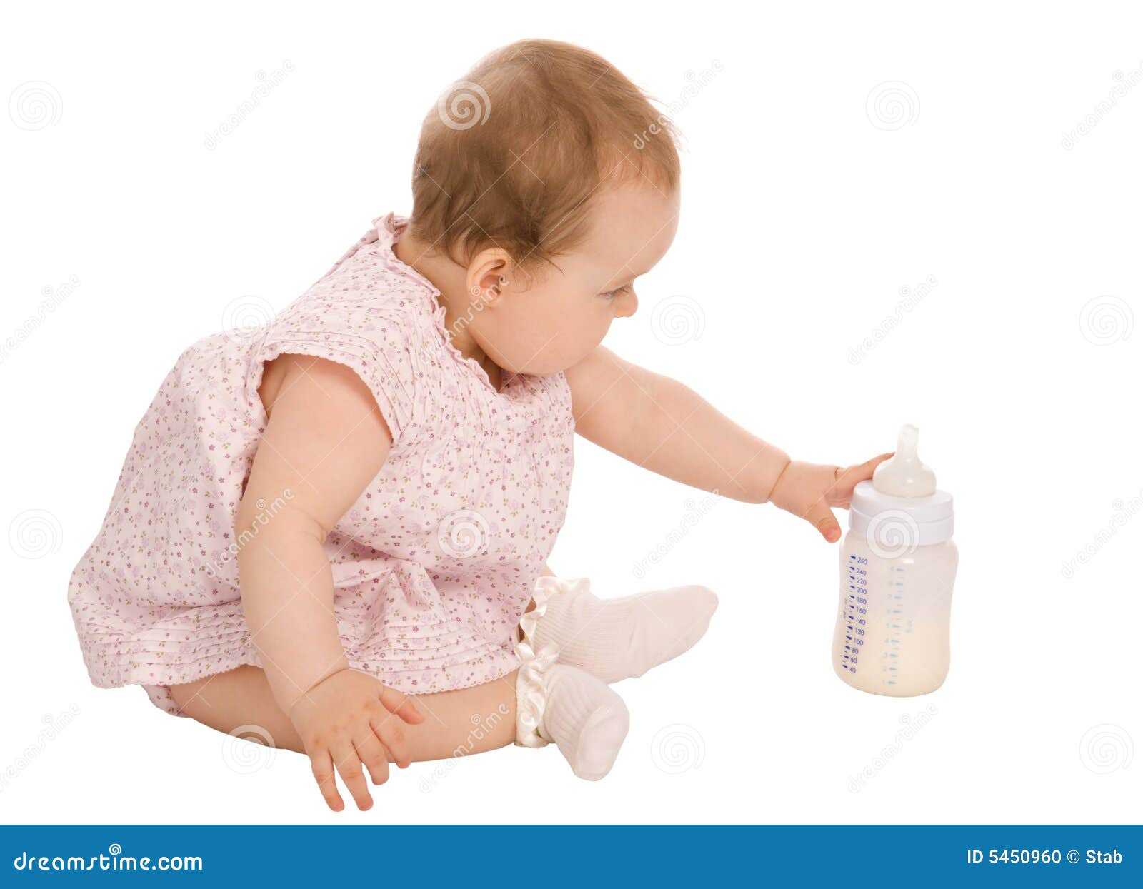 Baby en fles met melk stock foto. Image of aspiratie, babys - 5450960