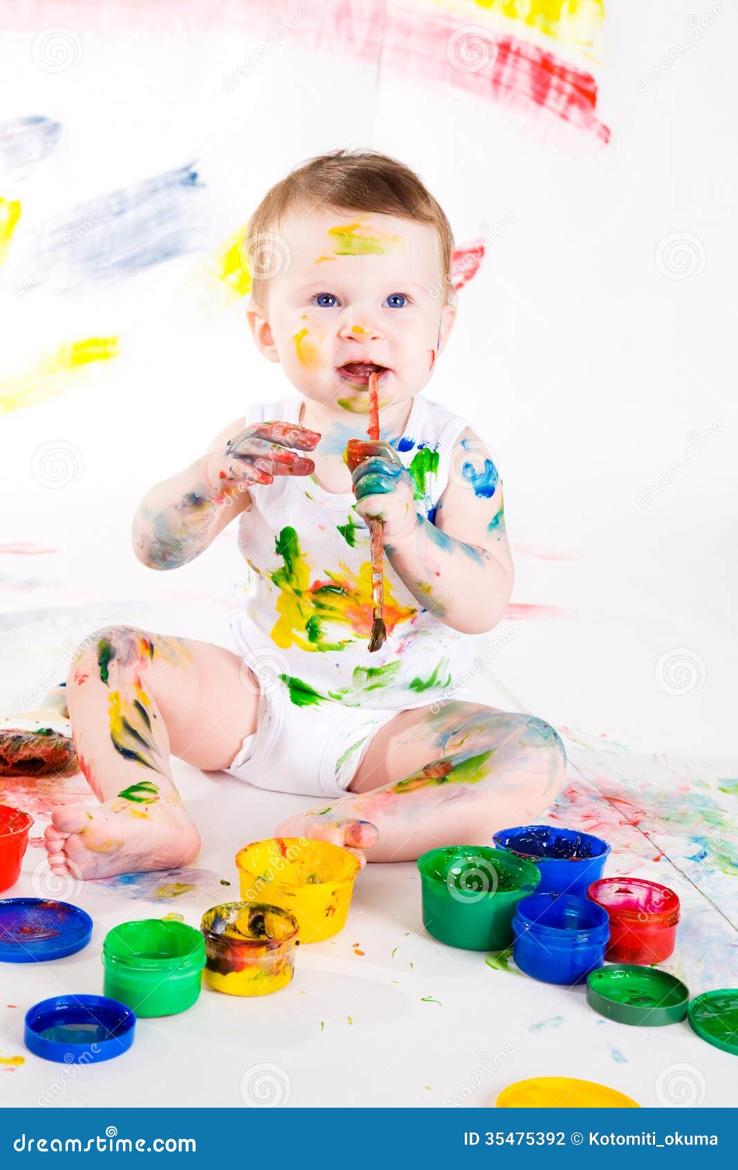 Baby en verven stock foto. Image of vinger, vrijetijdsbesteding - 35475392