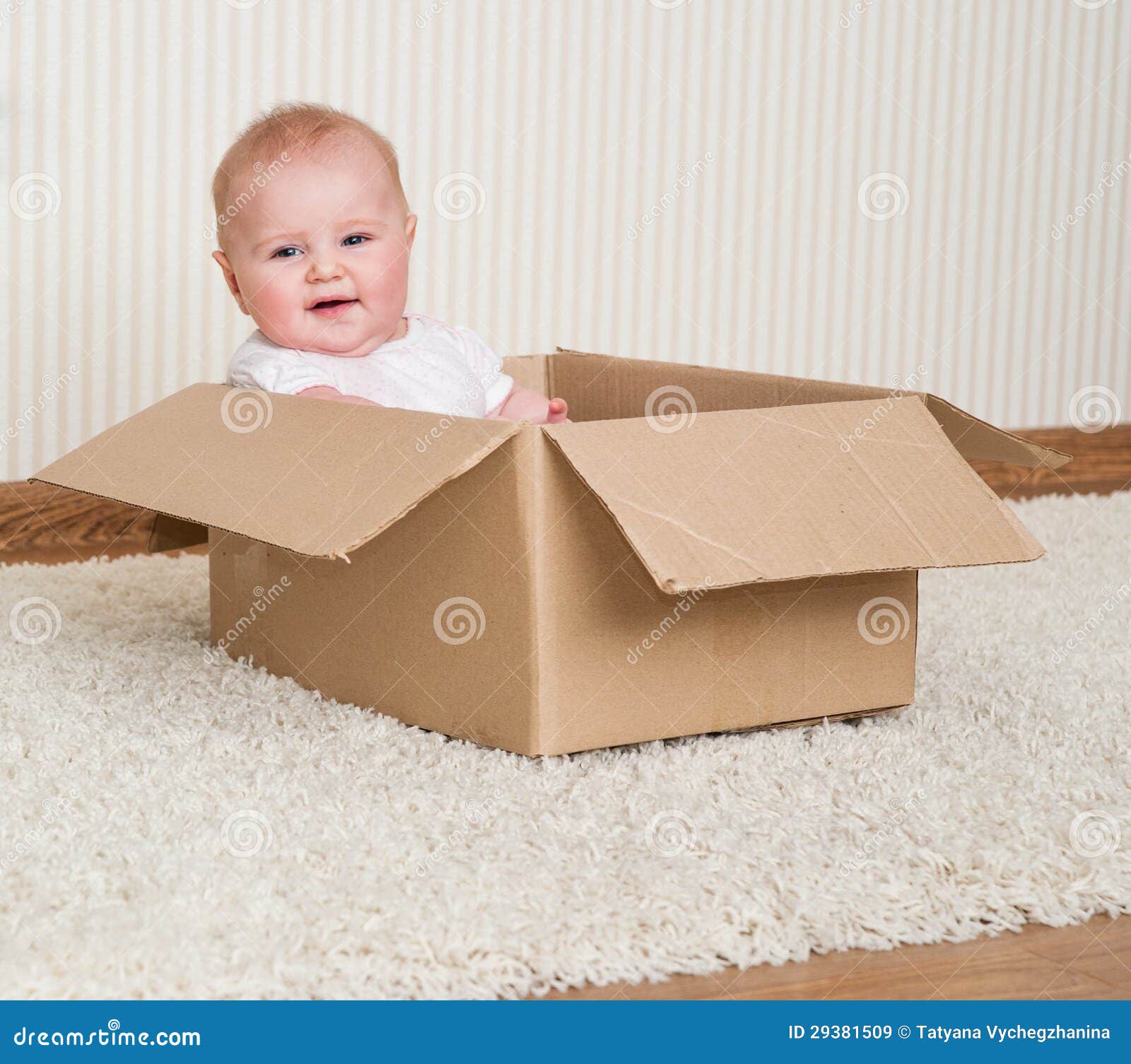 Baby girl inside a box stock image. Image of house, people - 29381509