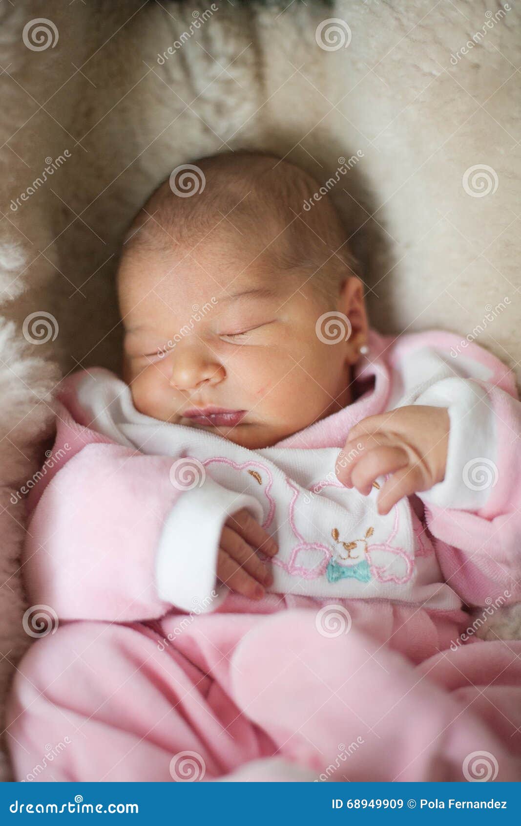 Baby het rusten stock afbeelding. Image of zuigeling - 68949909