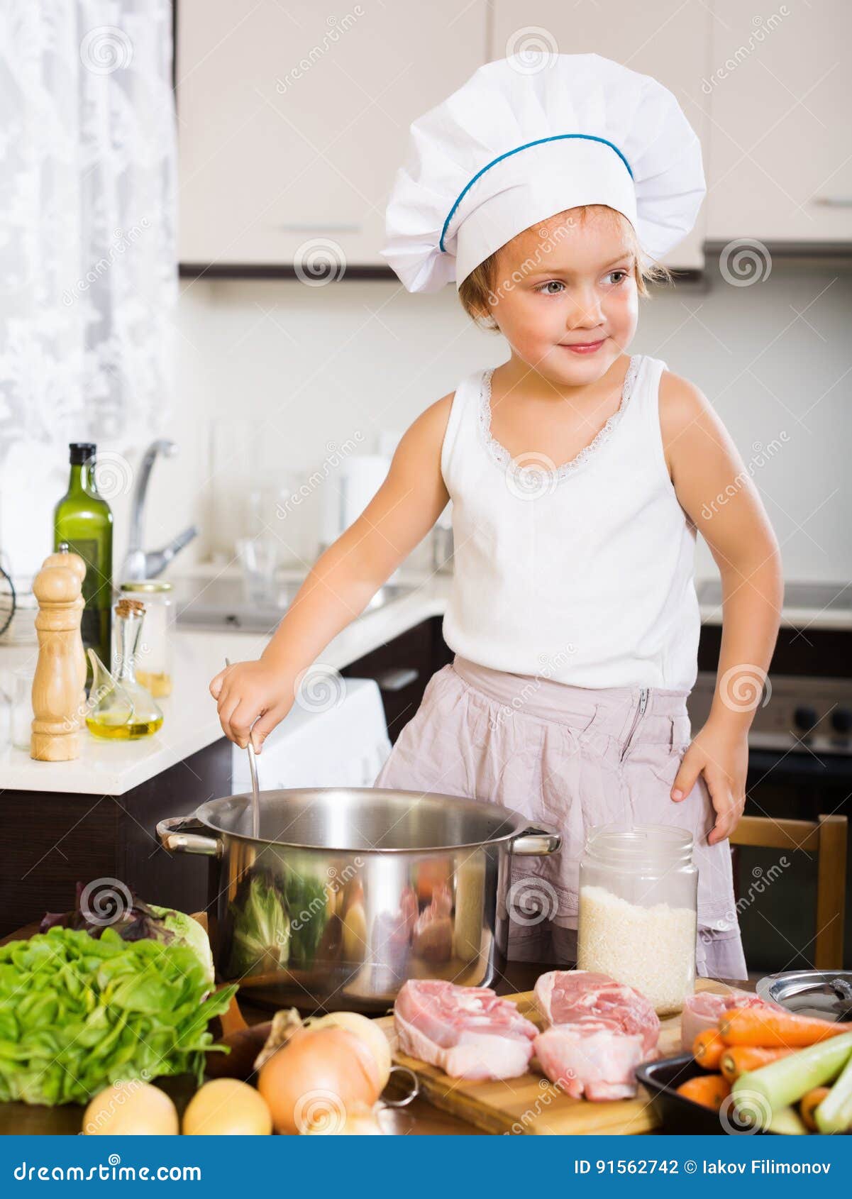 Baby Im Kochhut Suppe Kochend Stockfoto - Bild von chef, kind: 91562742