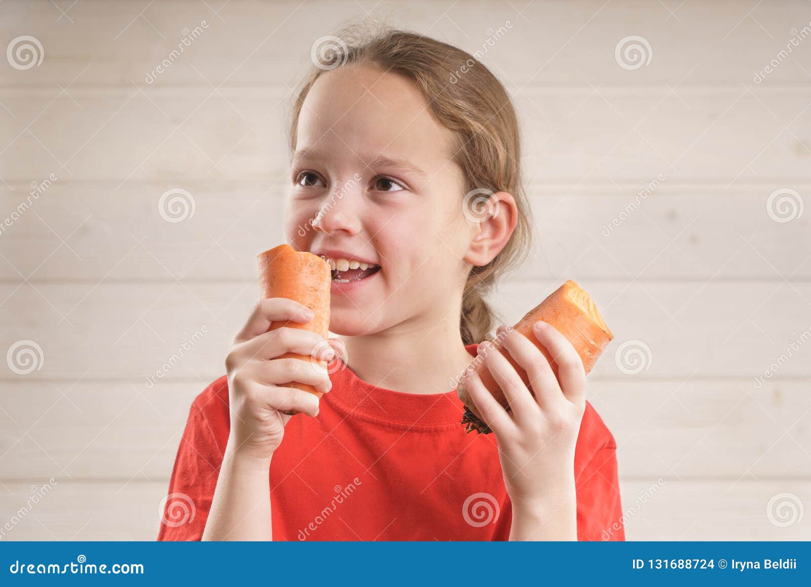 Baby Isst Biokost Corn Flakes Vitamine Stockfoto - Bild von essen ...