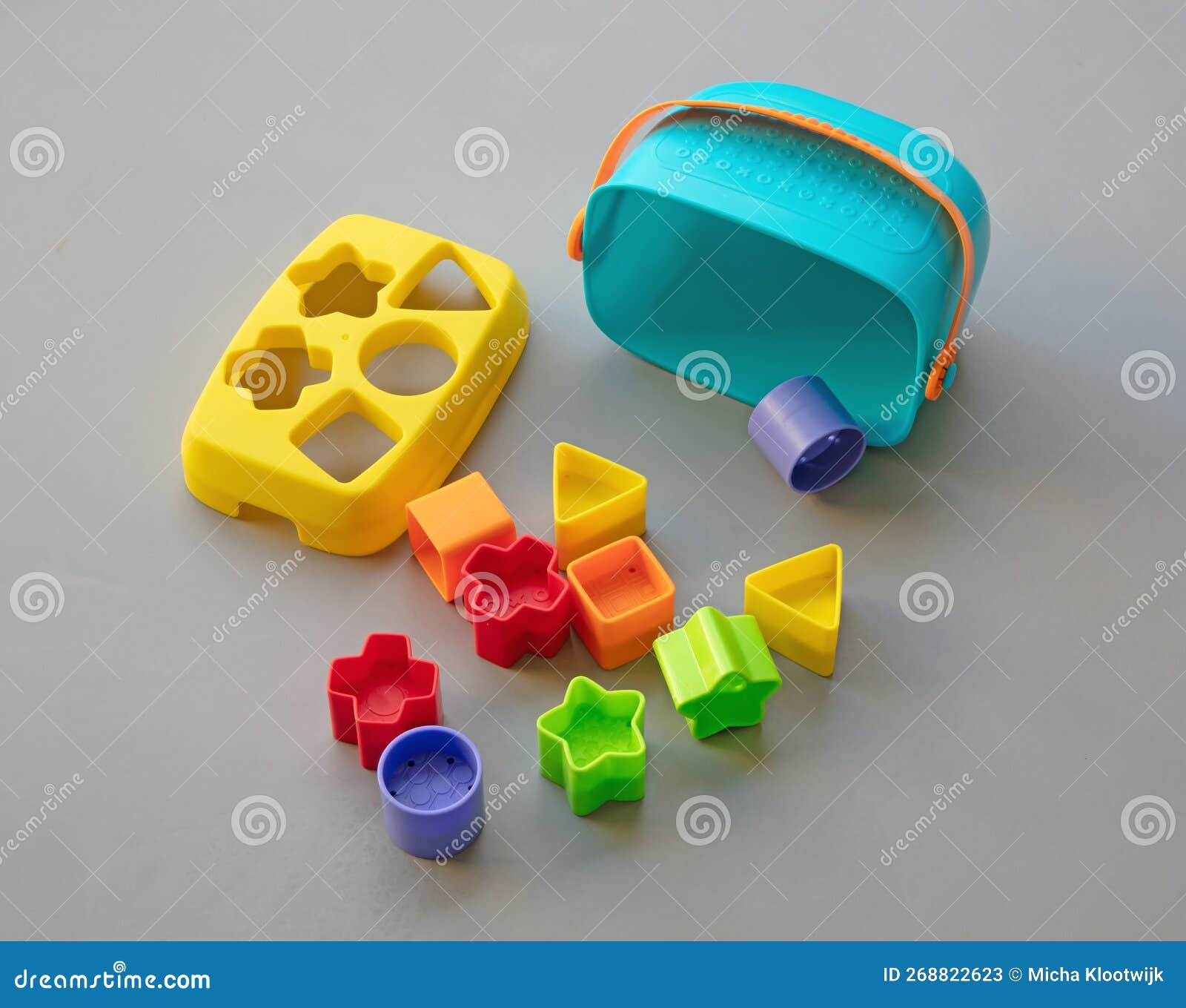 Logical Cube Couple Construction Royalty-Free Stock Photography | CartoonDealer.com #28163483