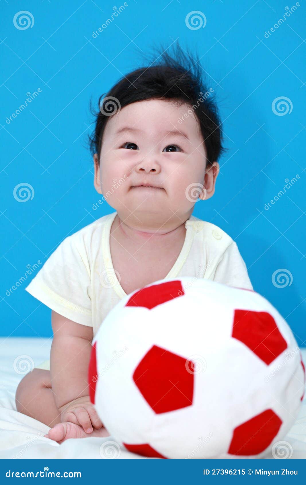 Baby met Bal stock afbeelding. Image of portret, actief - 27396215