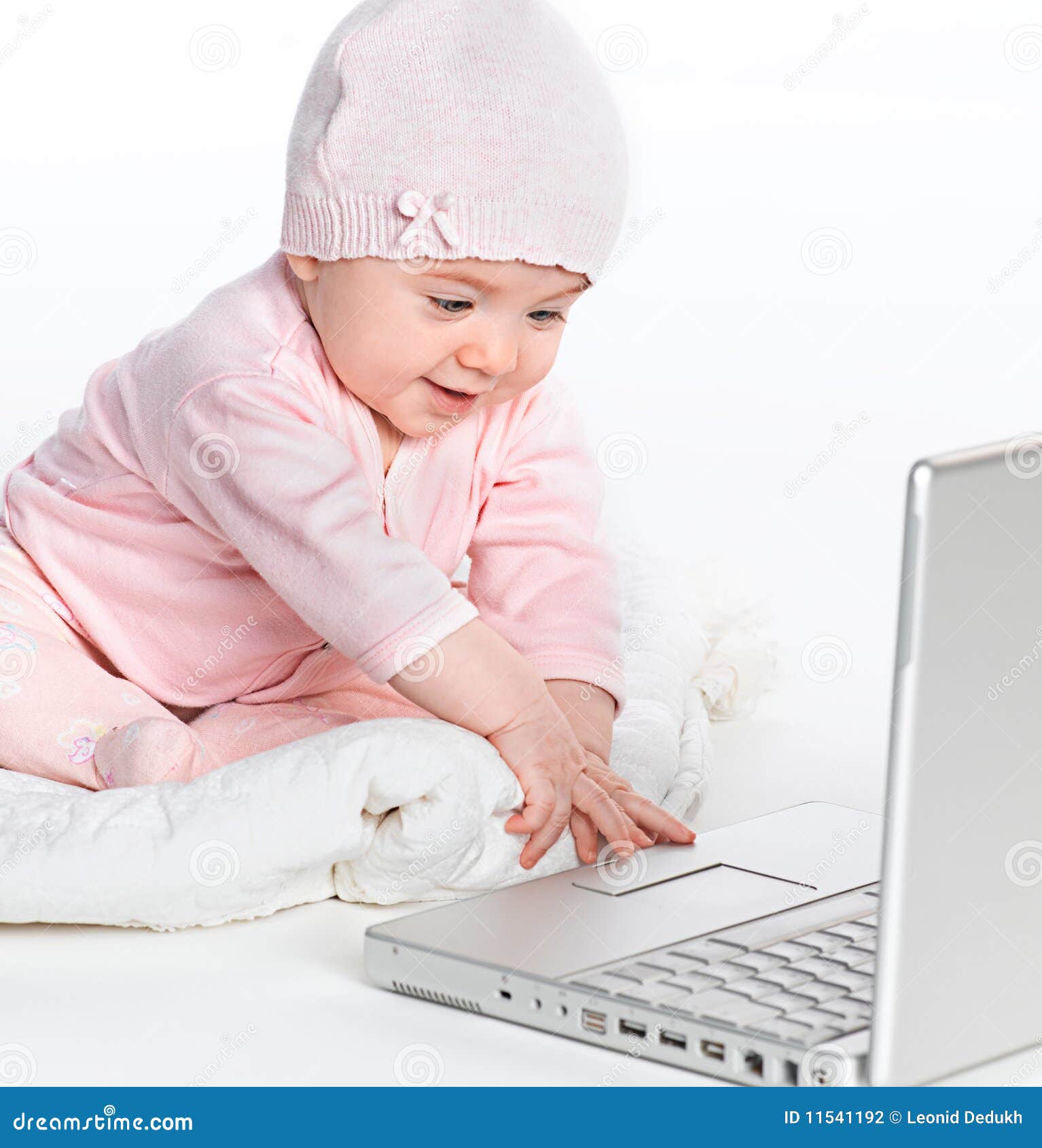 Baby met computer stock foto. Image of leuk, monitor - 11541192