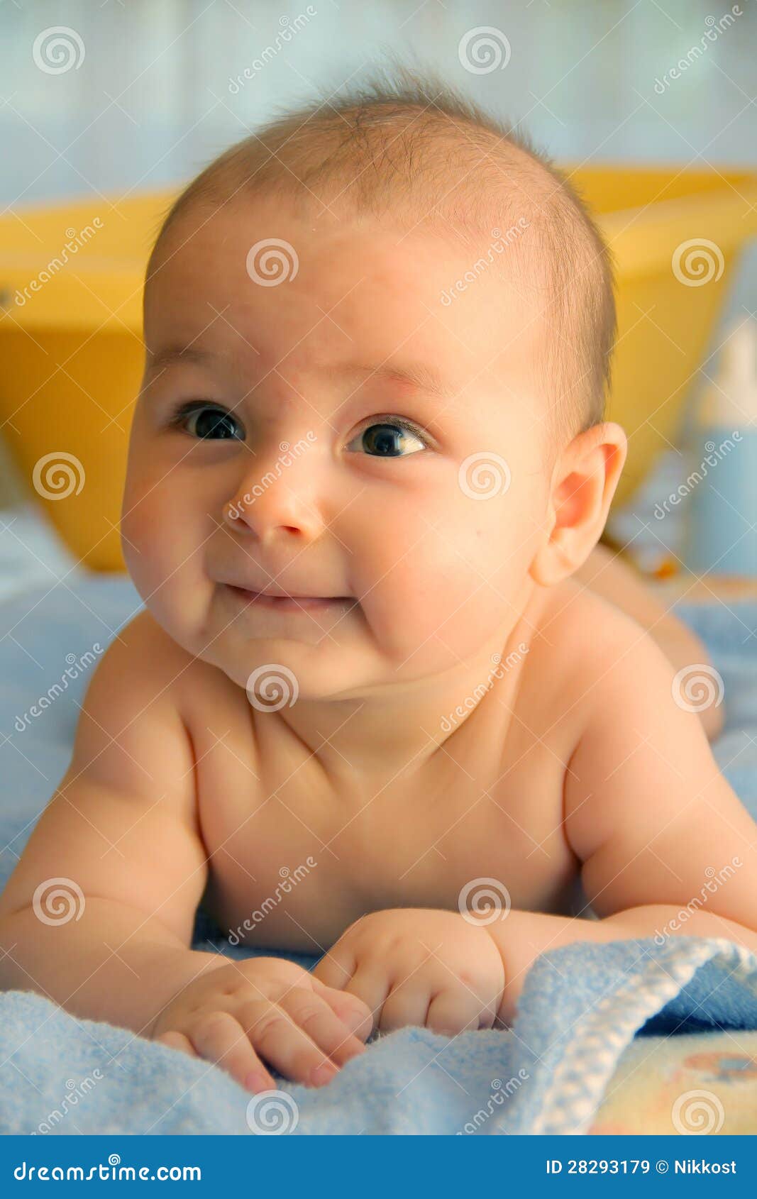 Baby na bad stock afbeelding. Image of gezicht, daarna - 28293179