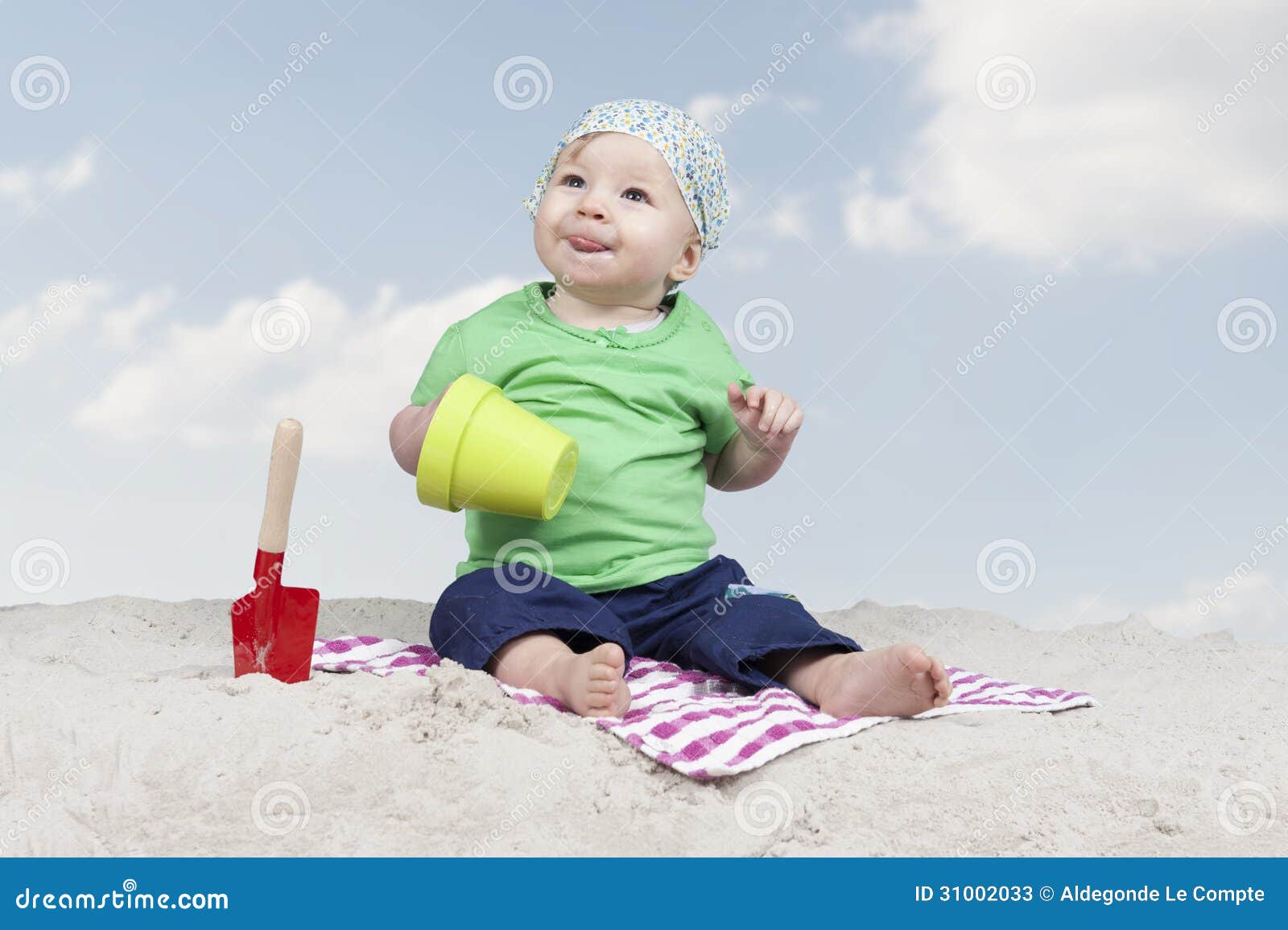 Baby playing at the bach stock image. Image of cute, toddler - 31002033