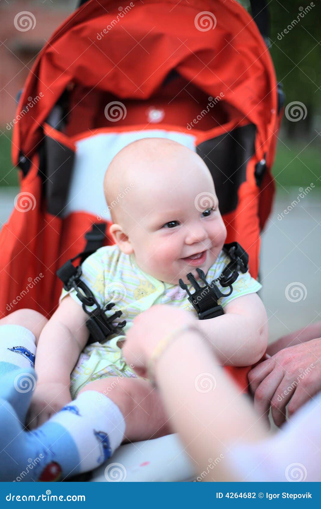Baby in sitting stroller stock photo. Image of grass, parking - 4264682