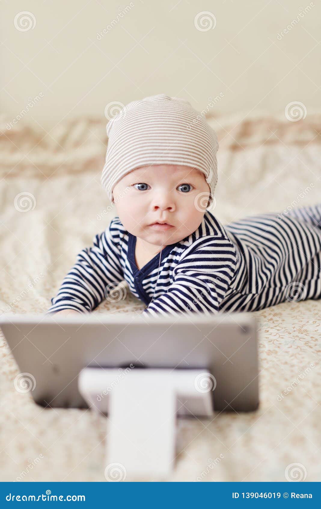 Baby with tablet pc stock image. Image of learning, casual - 139046019