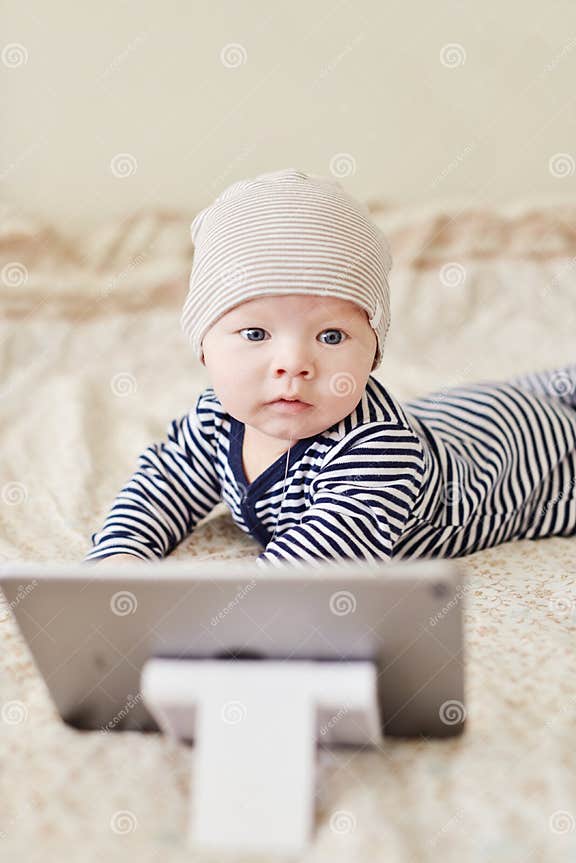 Baby with tablet pc stock image. Image of learning, casual - 139046019