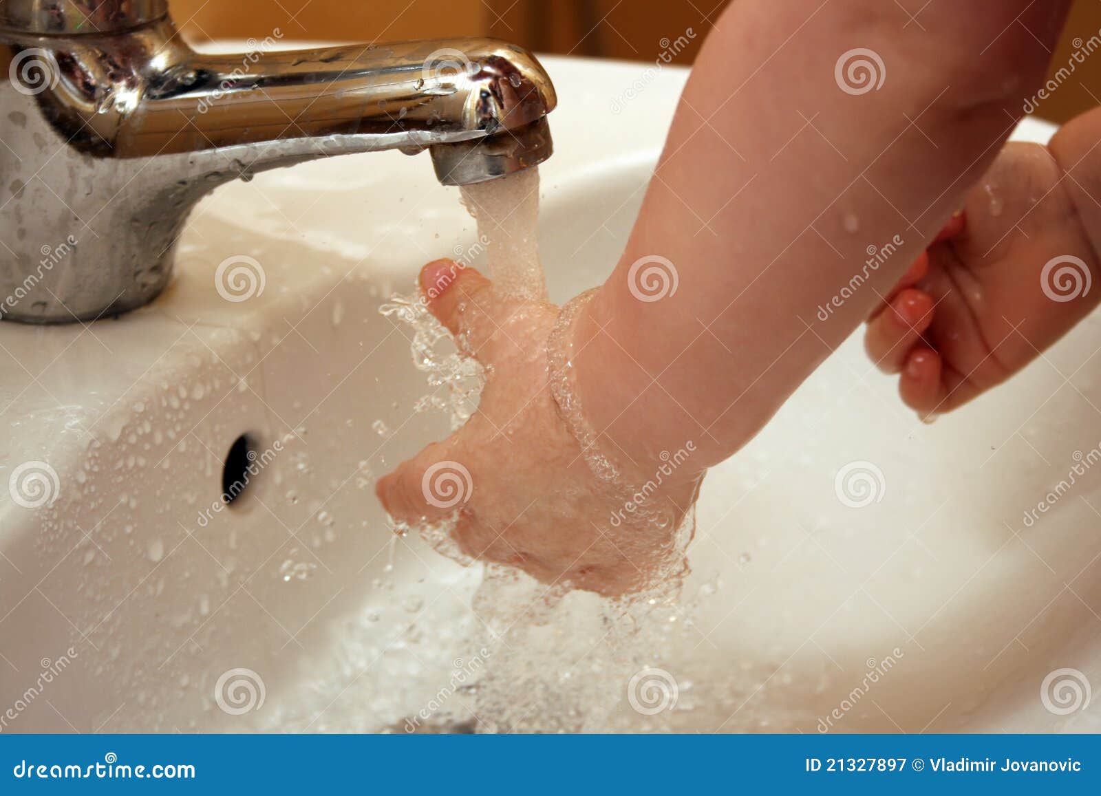 Baby wash hands stock image. Image of clean, life, little - 21327897