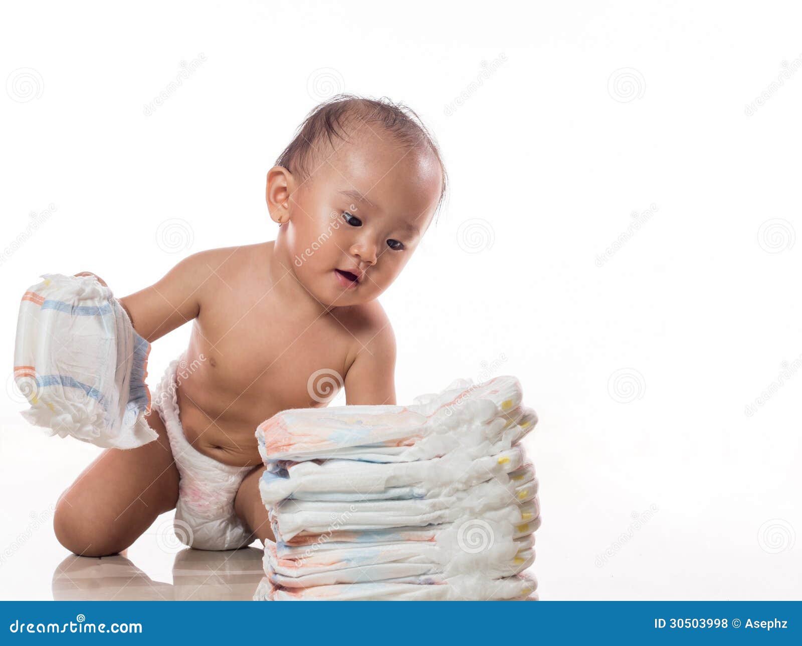 Babyspel met luier stock foto. Image of achtergrond, leuk - 30503998